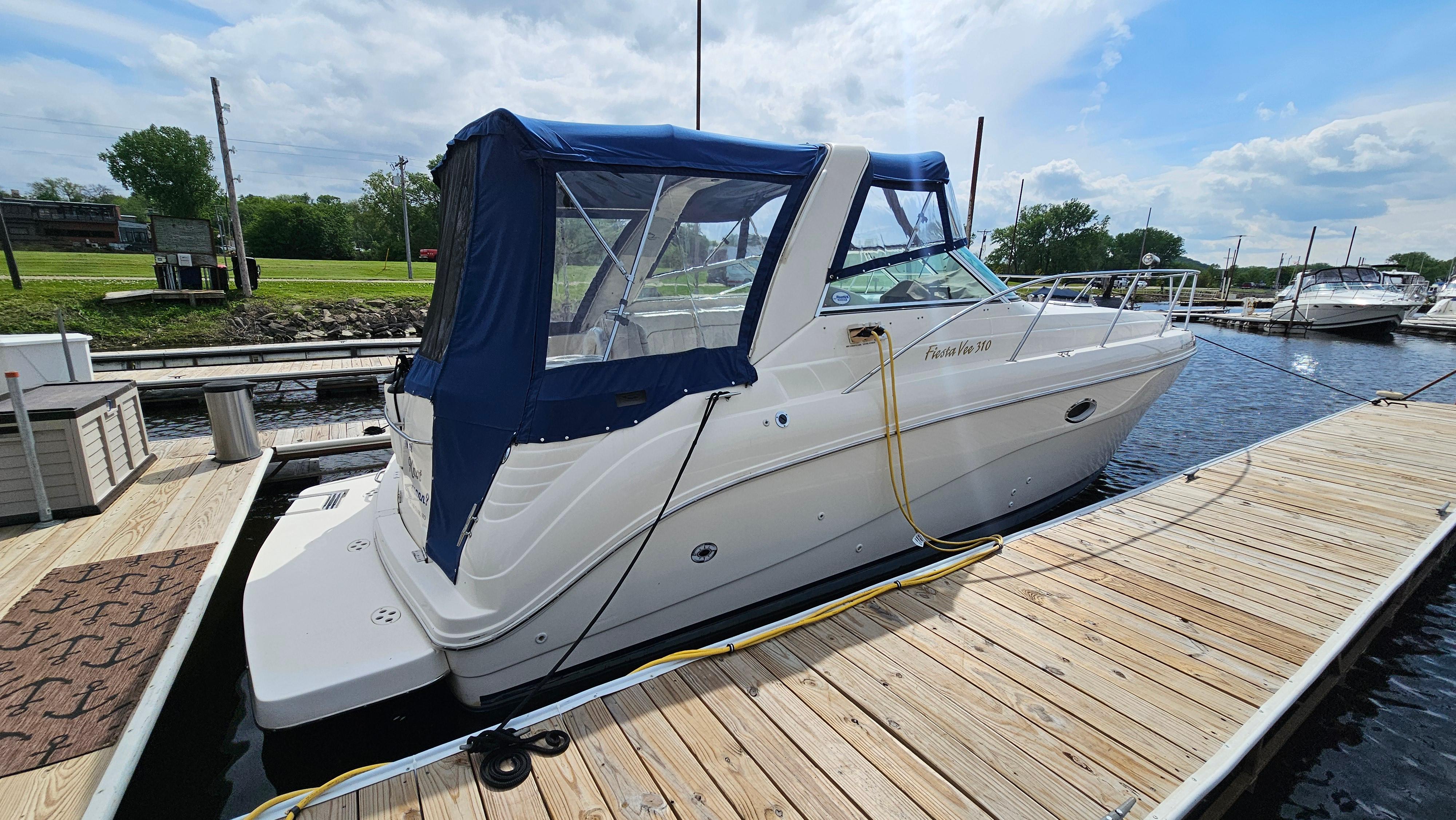 2001 Rinker 310 Fiesta Vee Cruiser for sale - YachtWorld