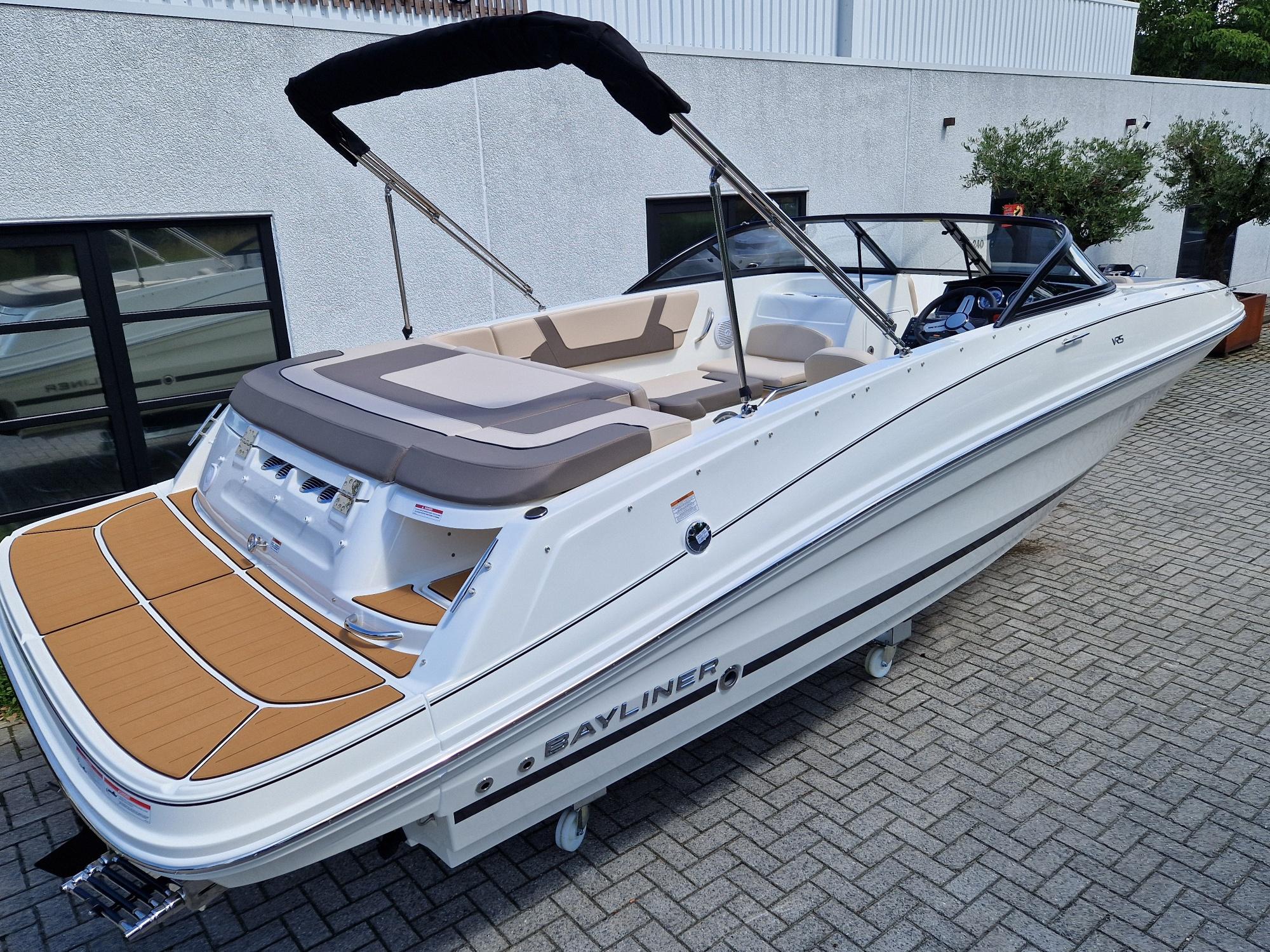 Bayliner VR5 250pk inboard 2024 | 2024 | 6m | YachtFocus