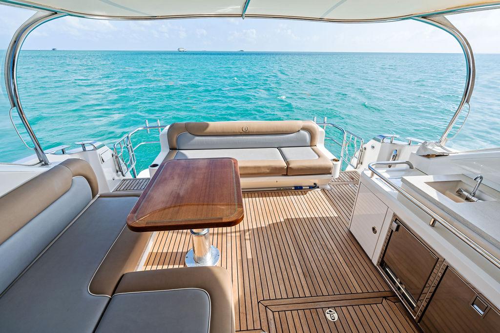 2018 Riviera 4800 Sport Yacht Sports Cruiser for sale - YachtWorld