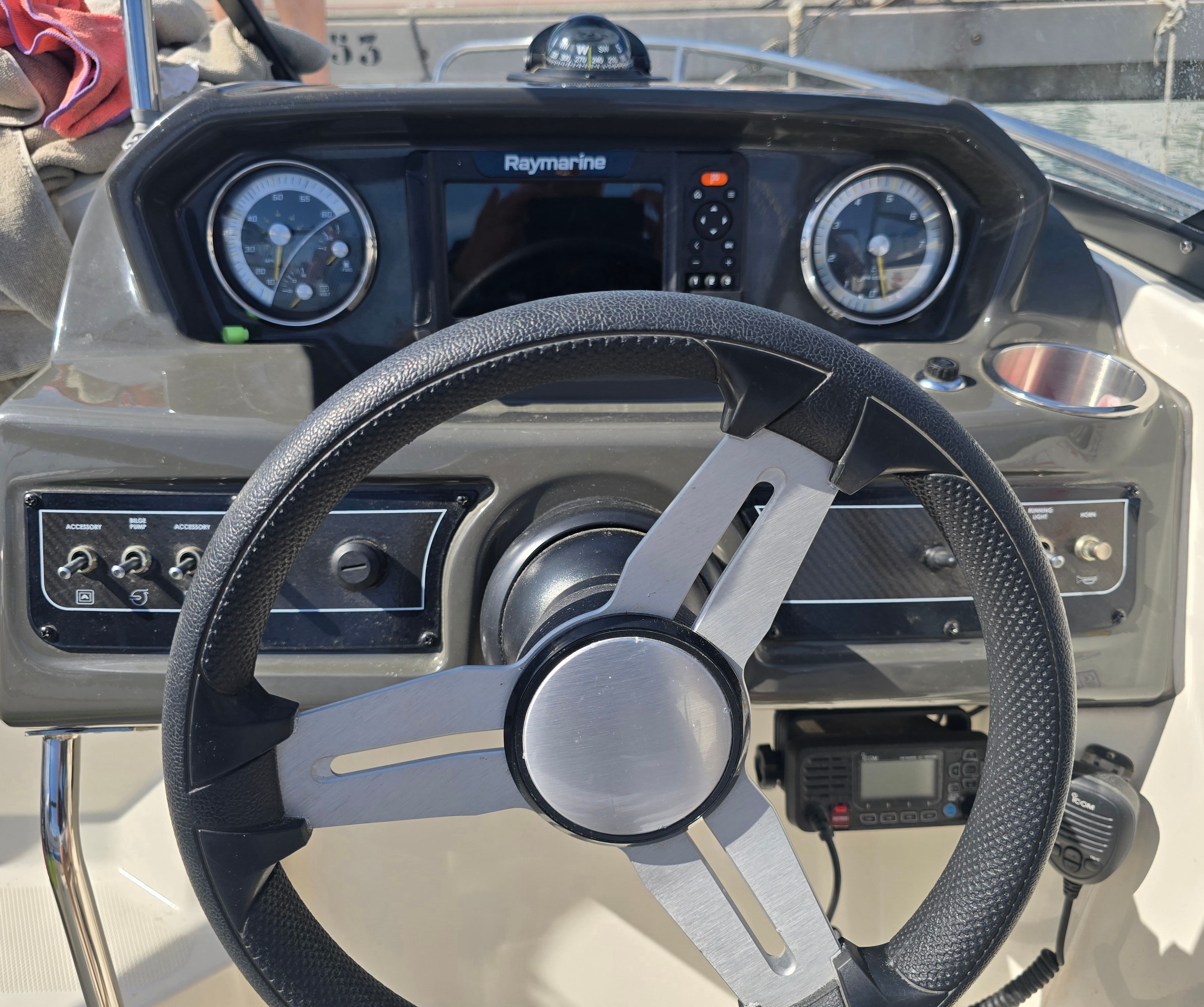 Ocasión 2021 Bayliner VR5 CUDDY OB - Barcelona | TopBarcos.com