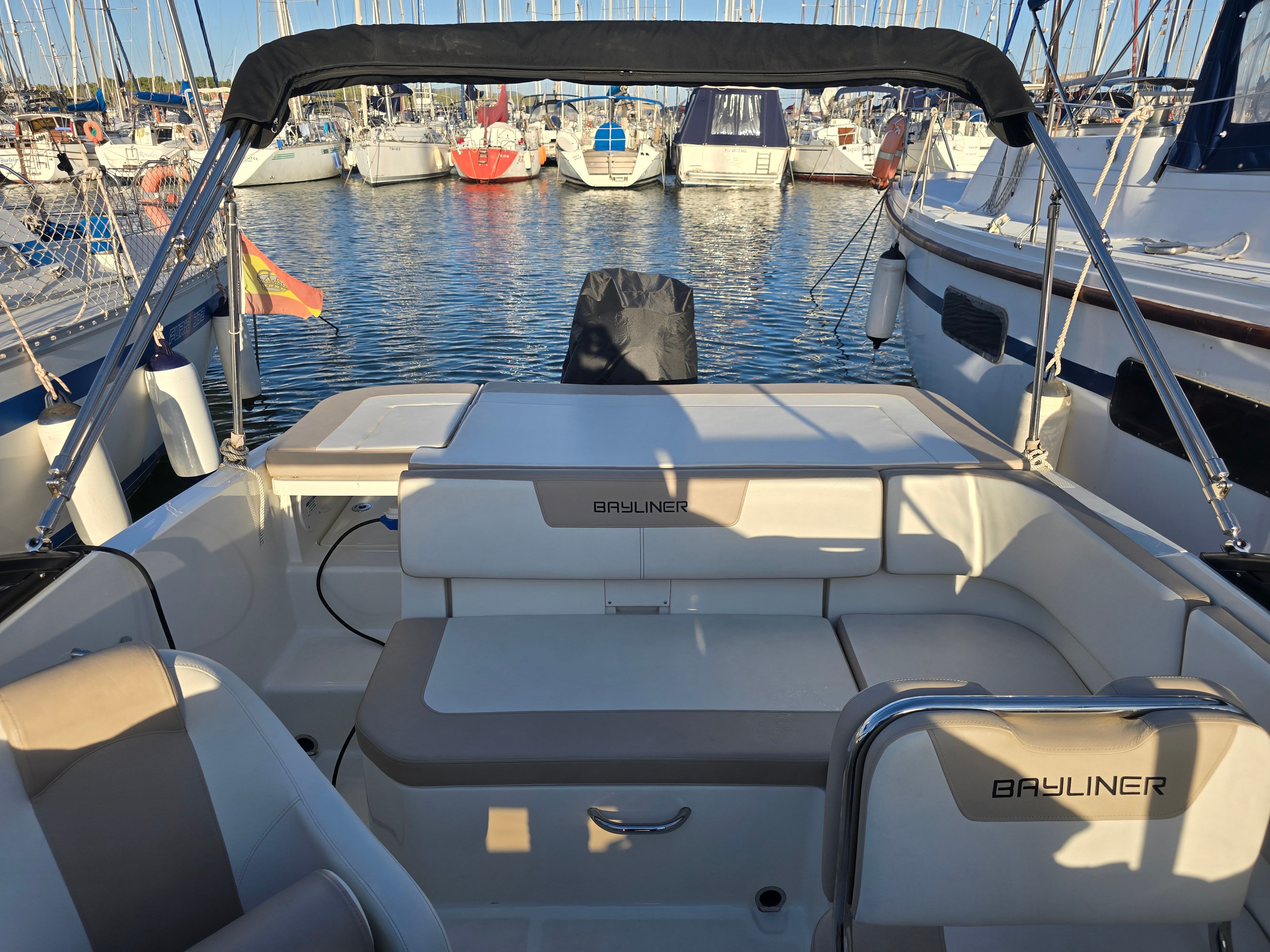 Bayliner VR5 CUDDY OB Usado en Barcelona - Cosas de Barcos