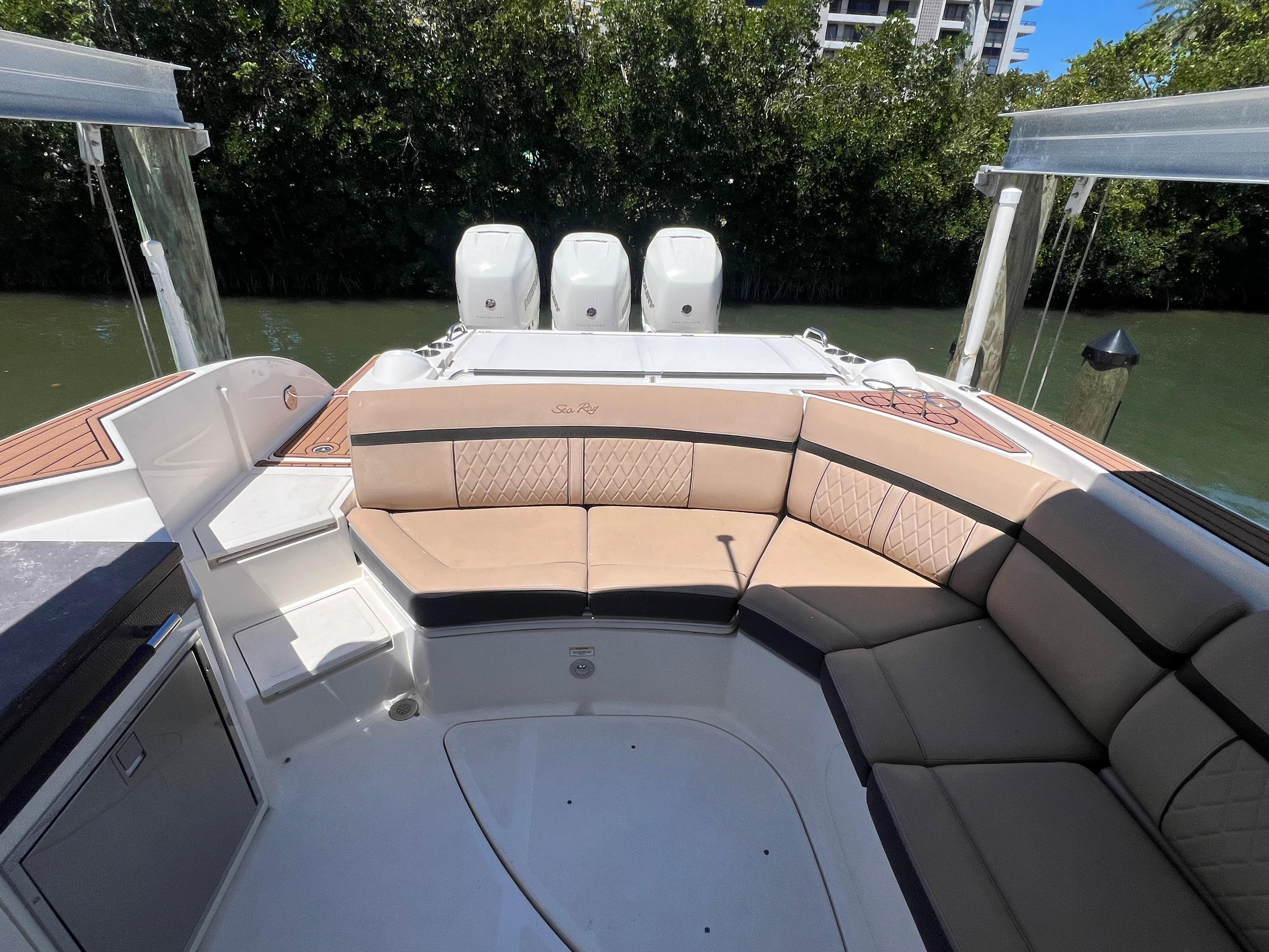 2017 Sea Ray SLX 350 OB Bowrider for sale - YachtWorld