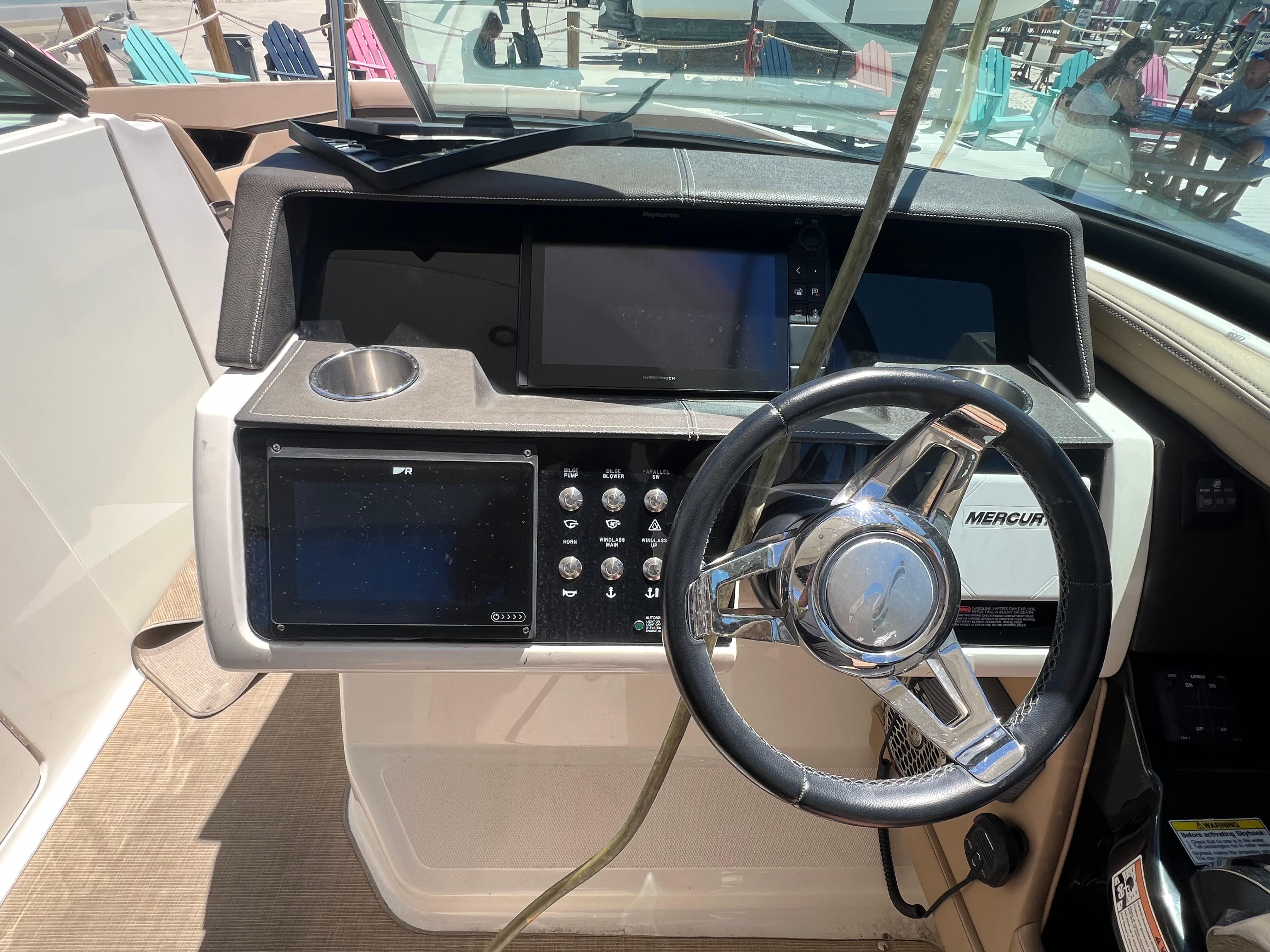 2017 Sea Ray SLX 350 OB Bowrider for sale - YachtWorld