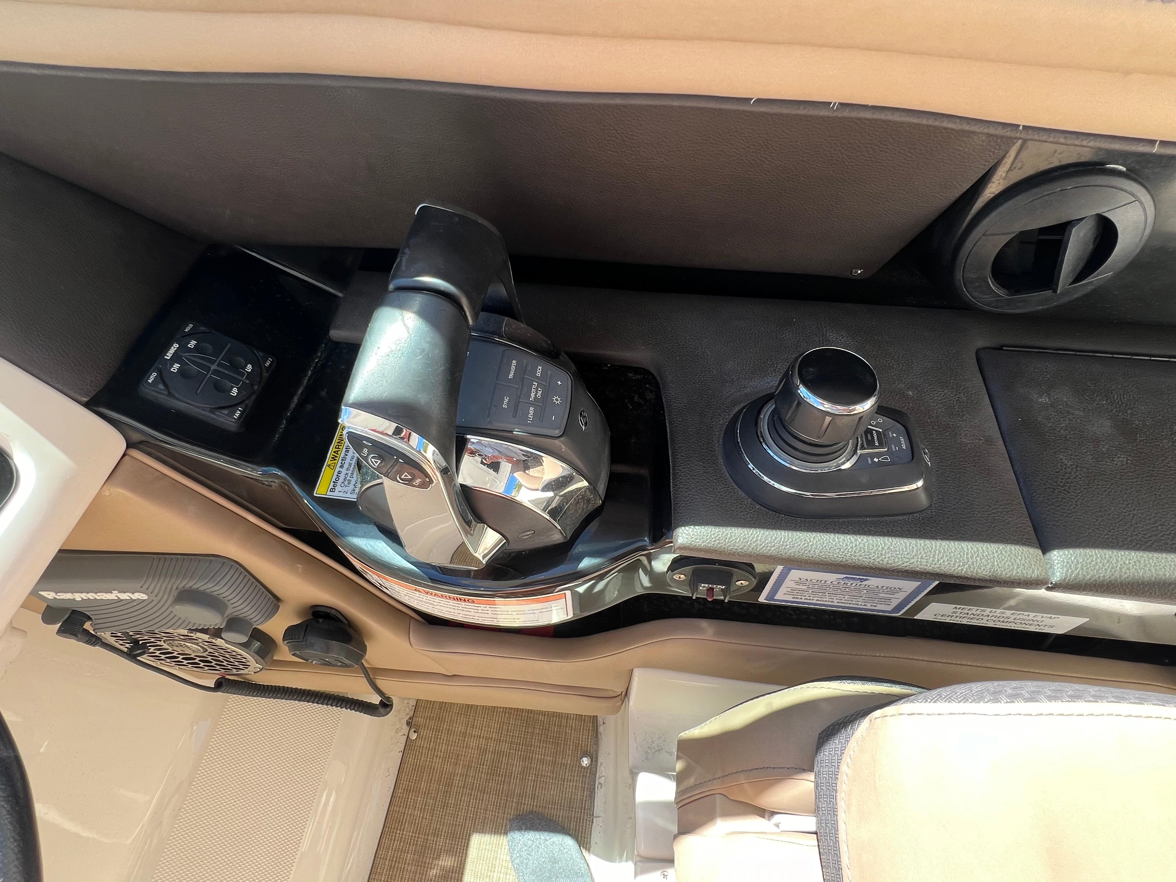 2017 Sea Ray SLX 350 OB Bowrider for sale - YachtWorld