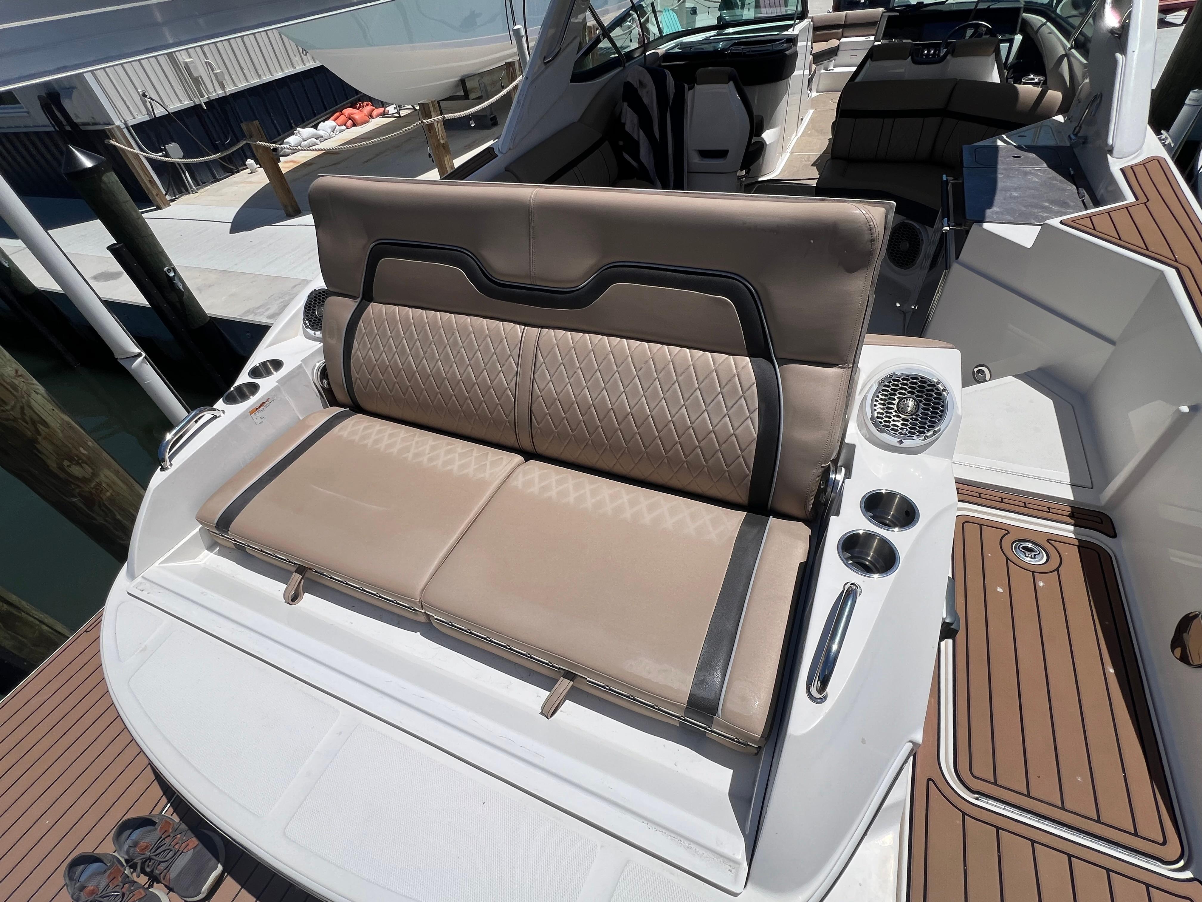 2017 Sea Ray SLX 350 OB Bowrider for sale - YachtWorld