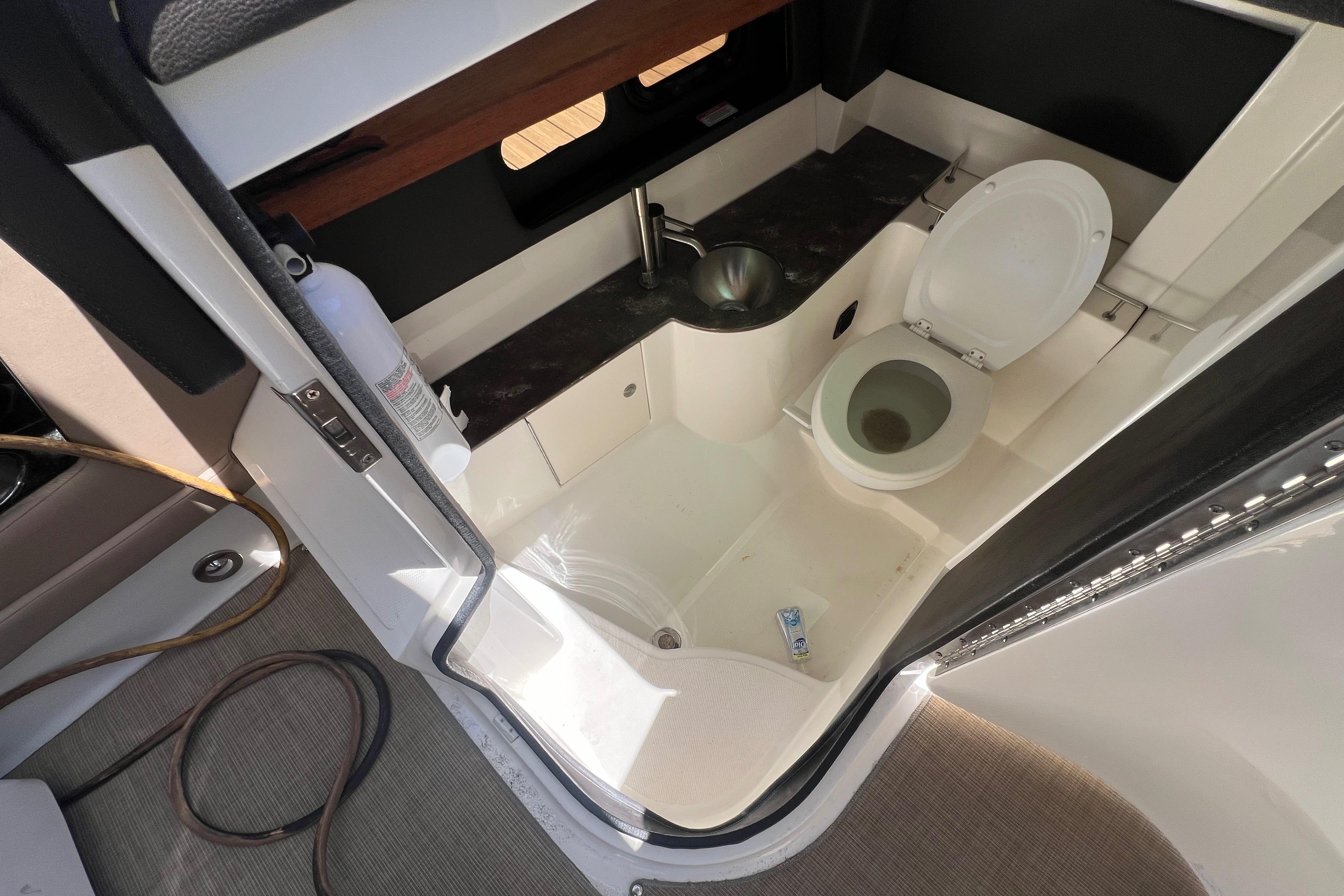 2017 Sea Ray SLX 350 OB Bowrider for sale - YachtWorld