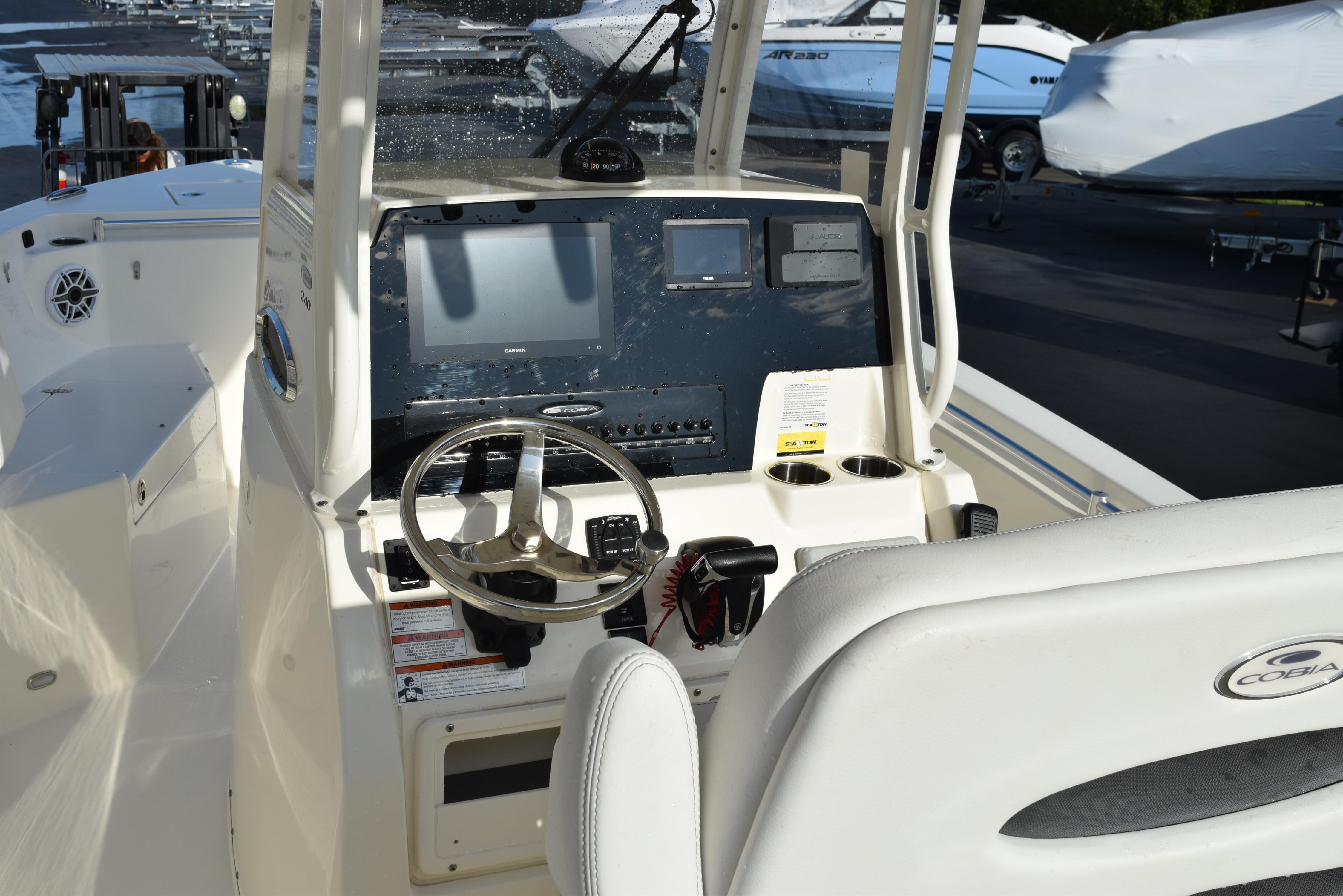 2021 Cobia 240 Center Console Centre Console for sale - YachtWorld