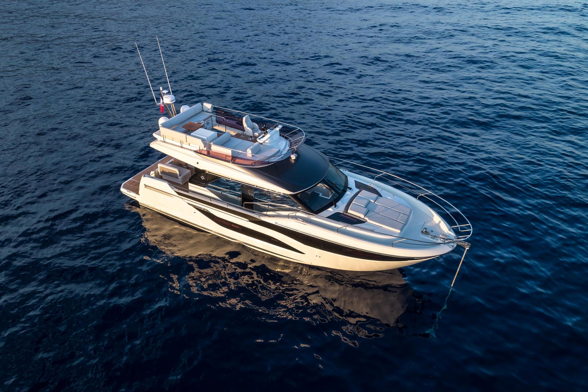 2024 Prestige F4 Flybridge Boot Kaufen - YachtWorld