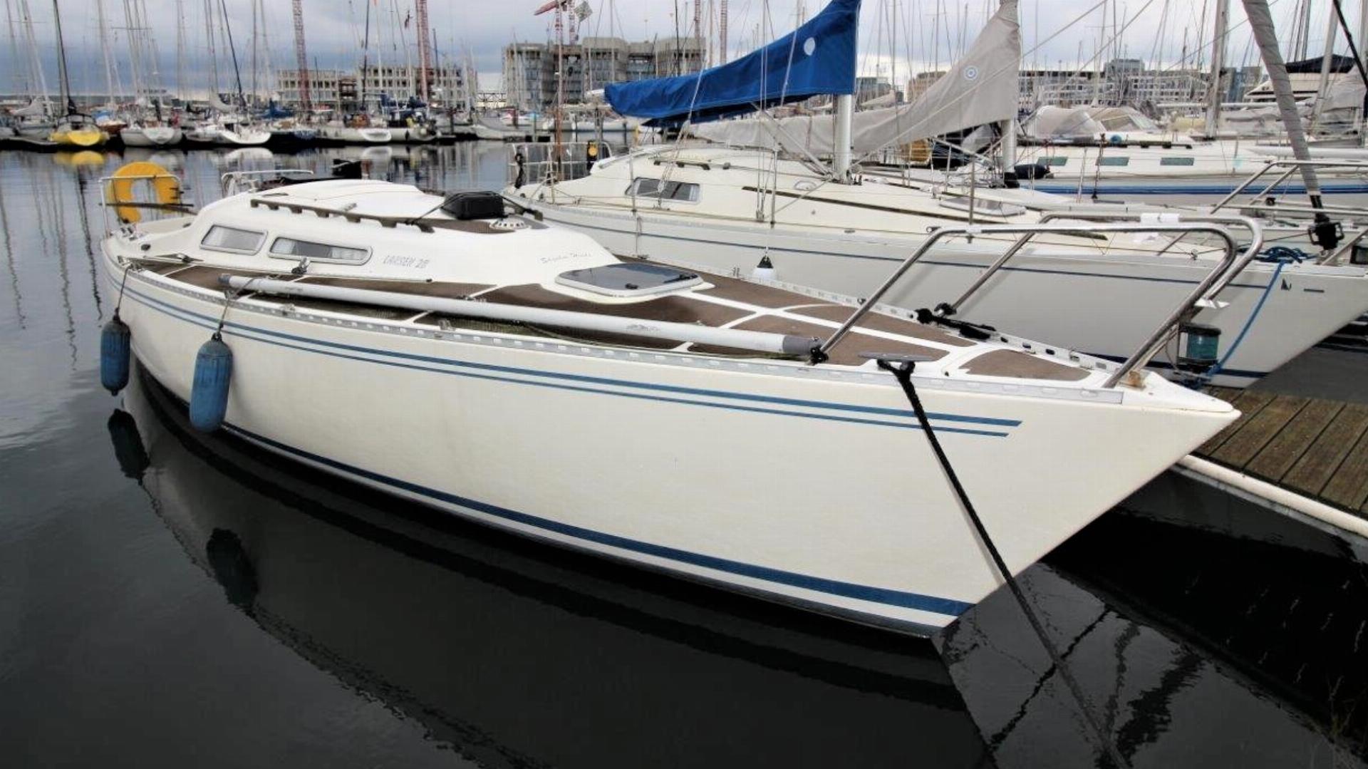 Larson 28 | 1987 | 9m | Boatshop24