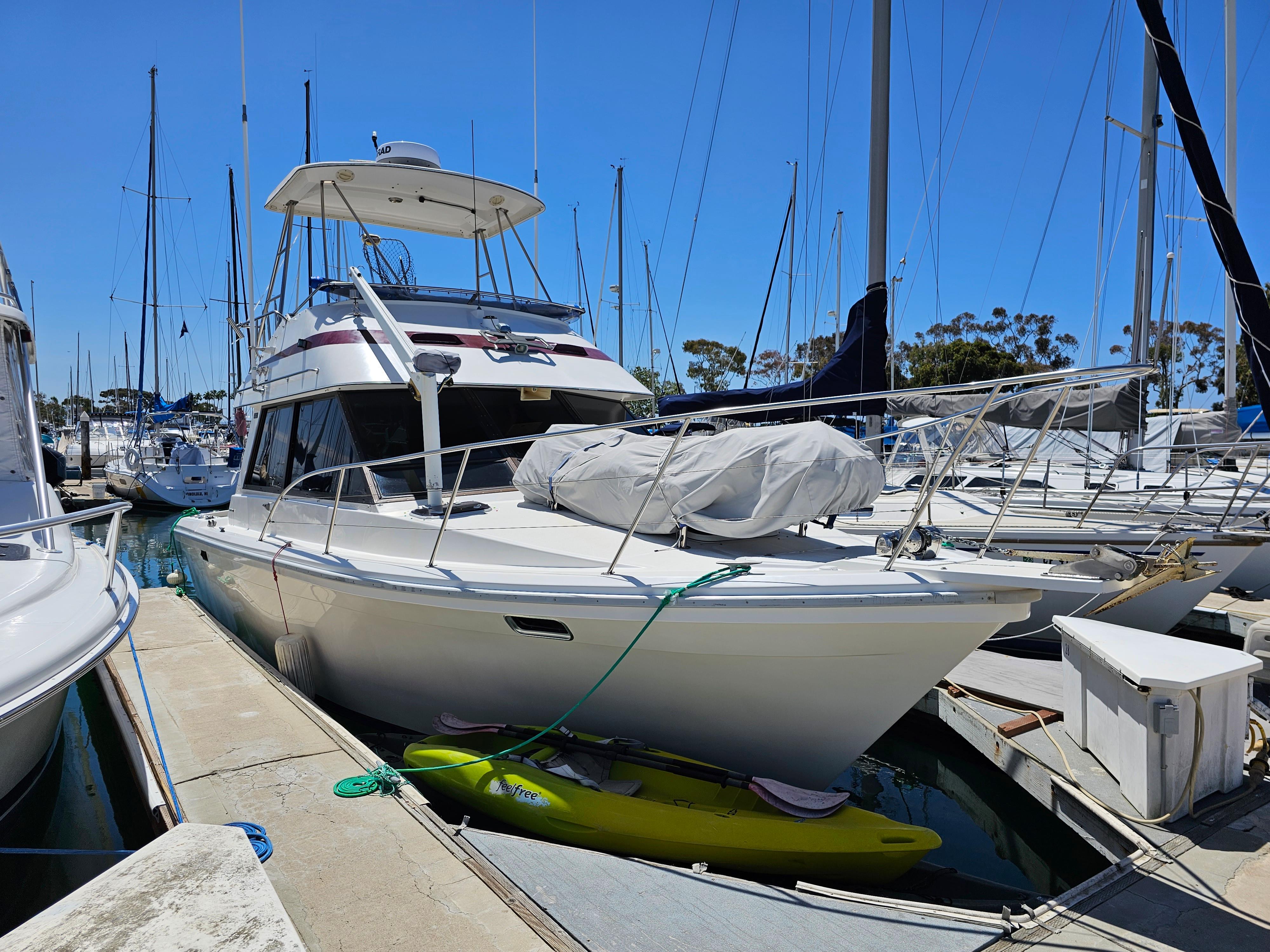 1987 Riviera 32 Convertible Flybridge til salg- YachtWorld