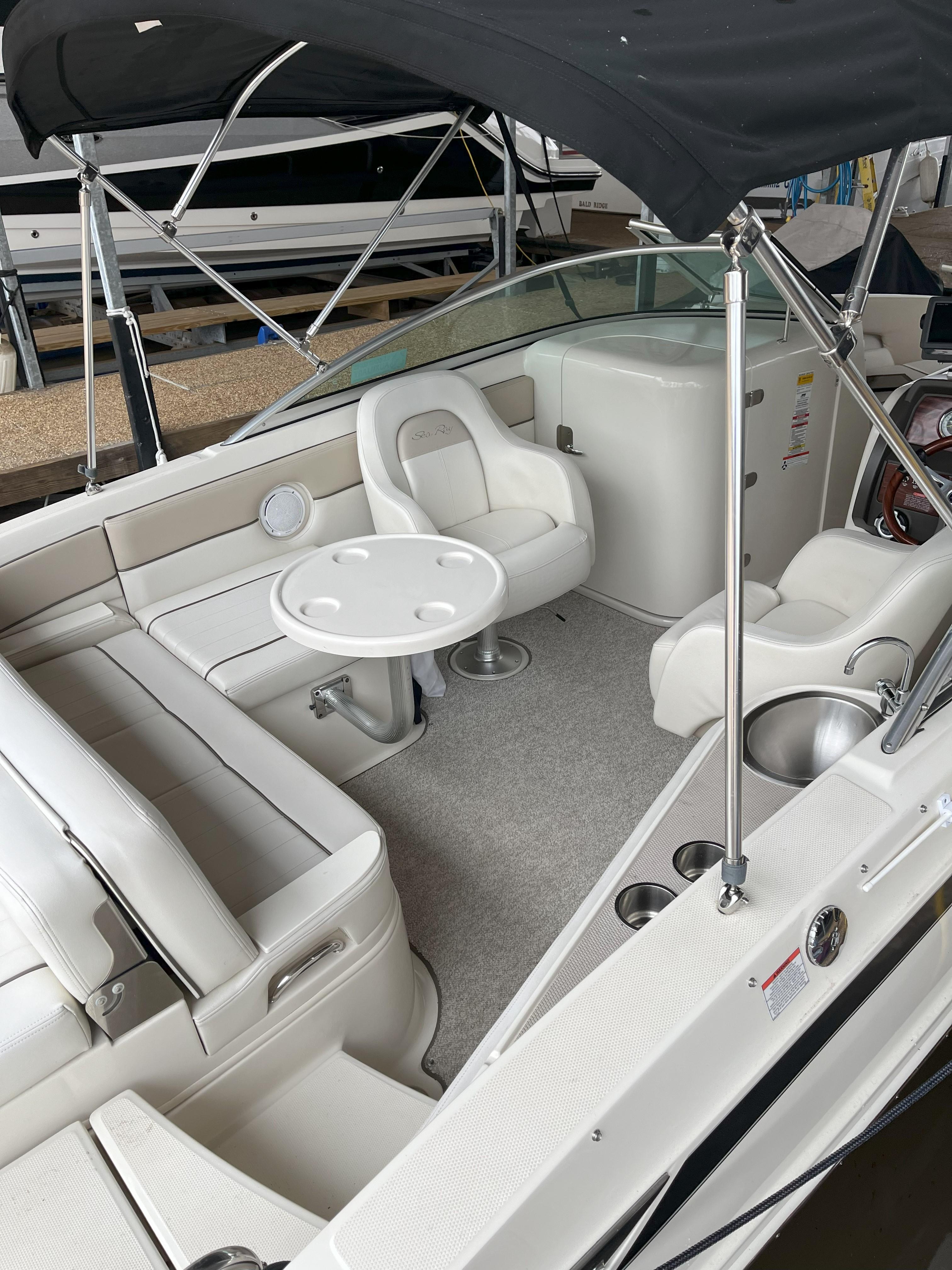 2010 Sea Ray 240 Sundeck Deck for sale - YachtWorld