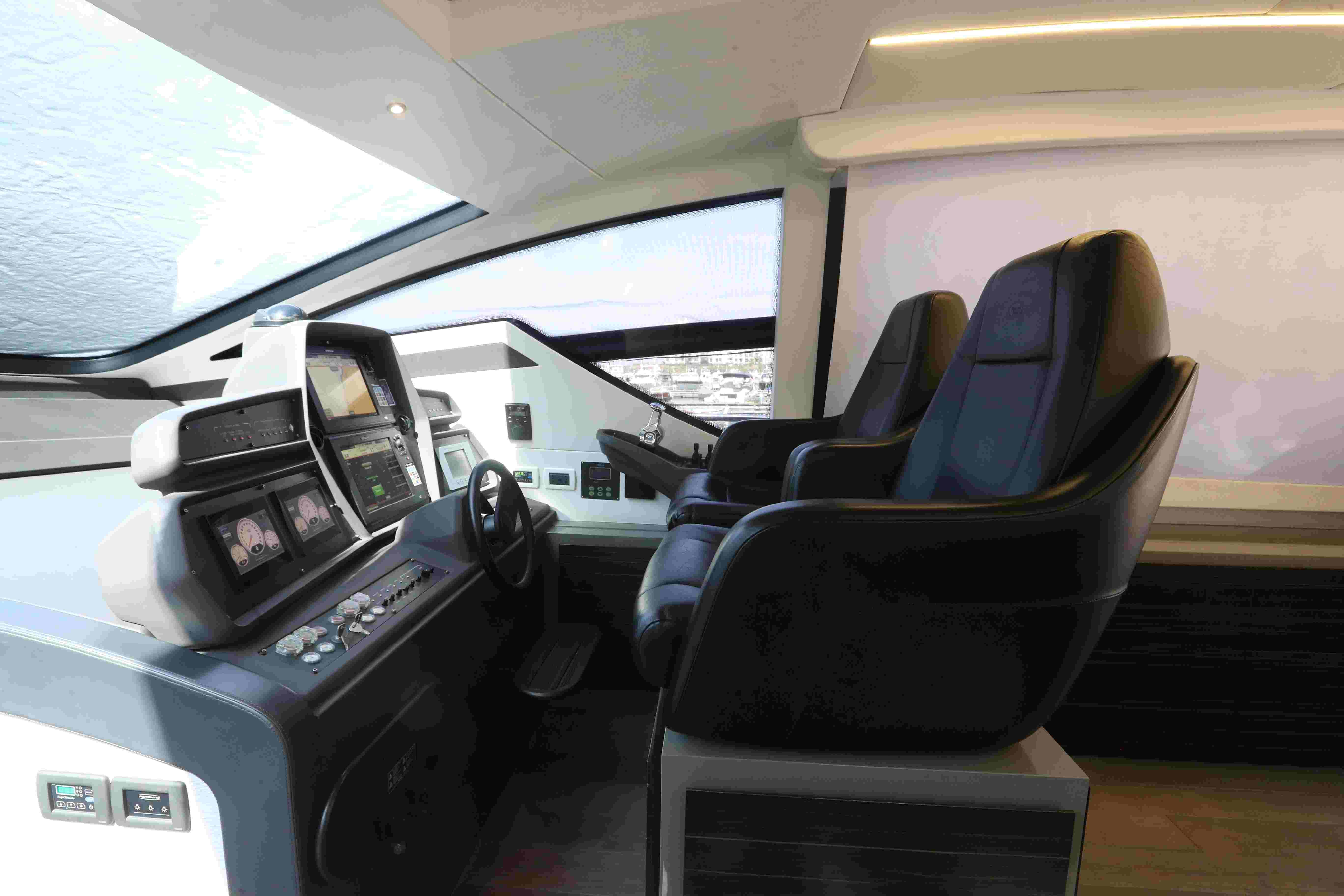 2014 Pershing 62 Motor Yachts for sale - YachtWorld