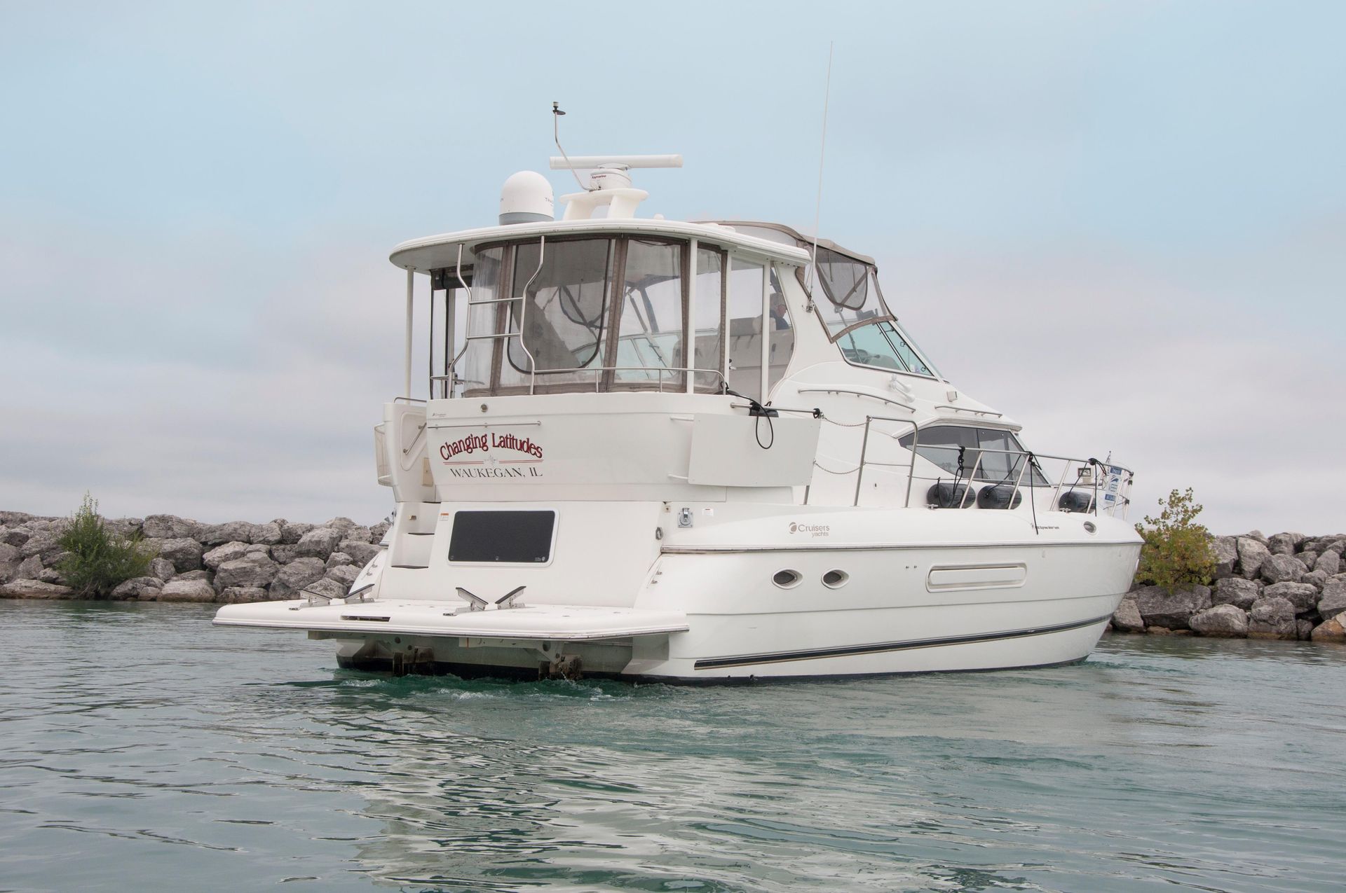 2002 Cruisers Yachts 4450 Express Motoryacht - Weber Yachts