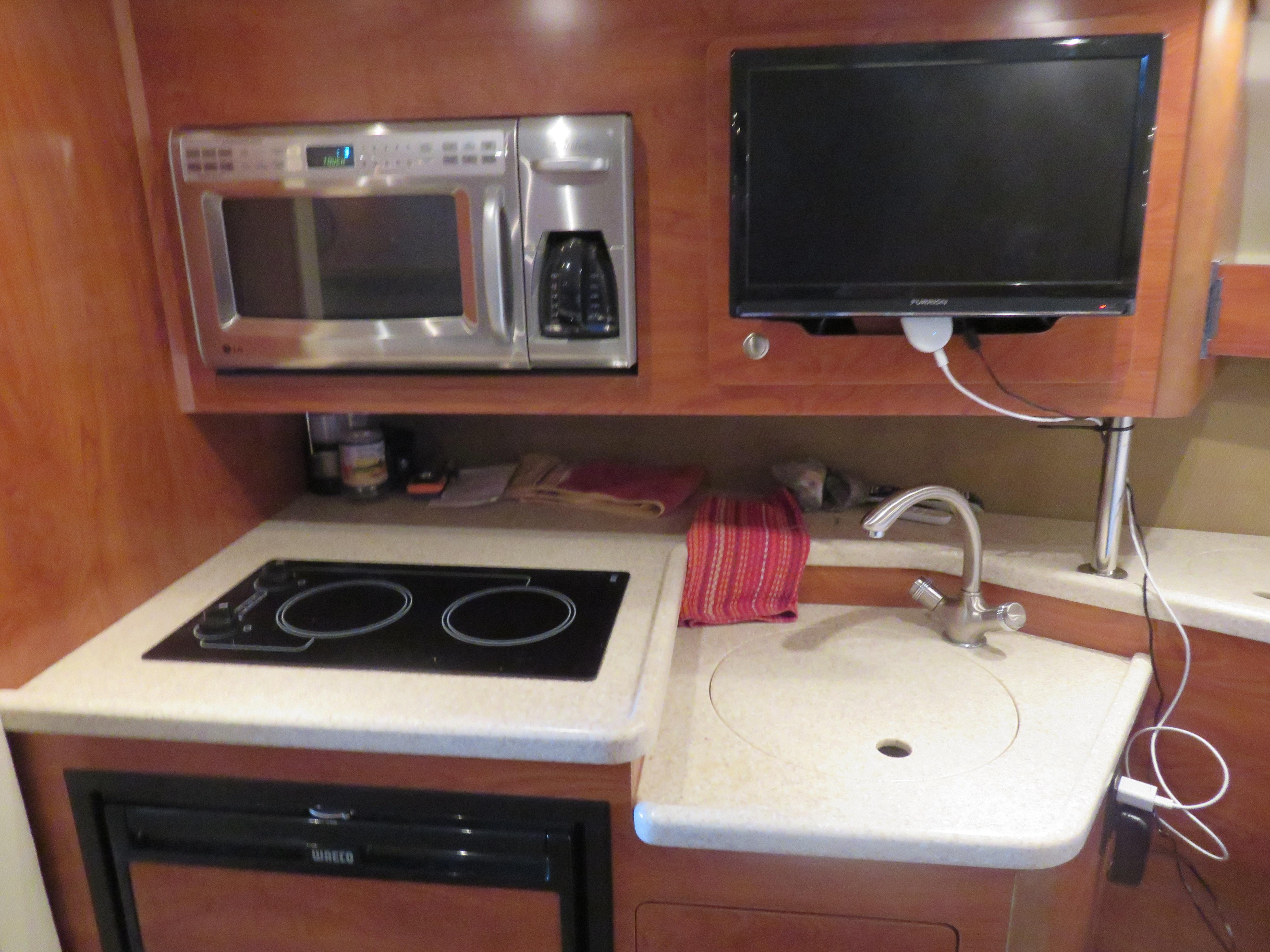 2008 Rinker 330 Express Cruiser Ski and Wakeboard for sale - YachtWorld