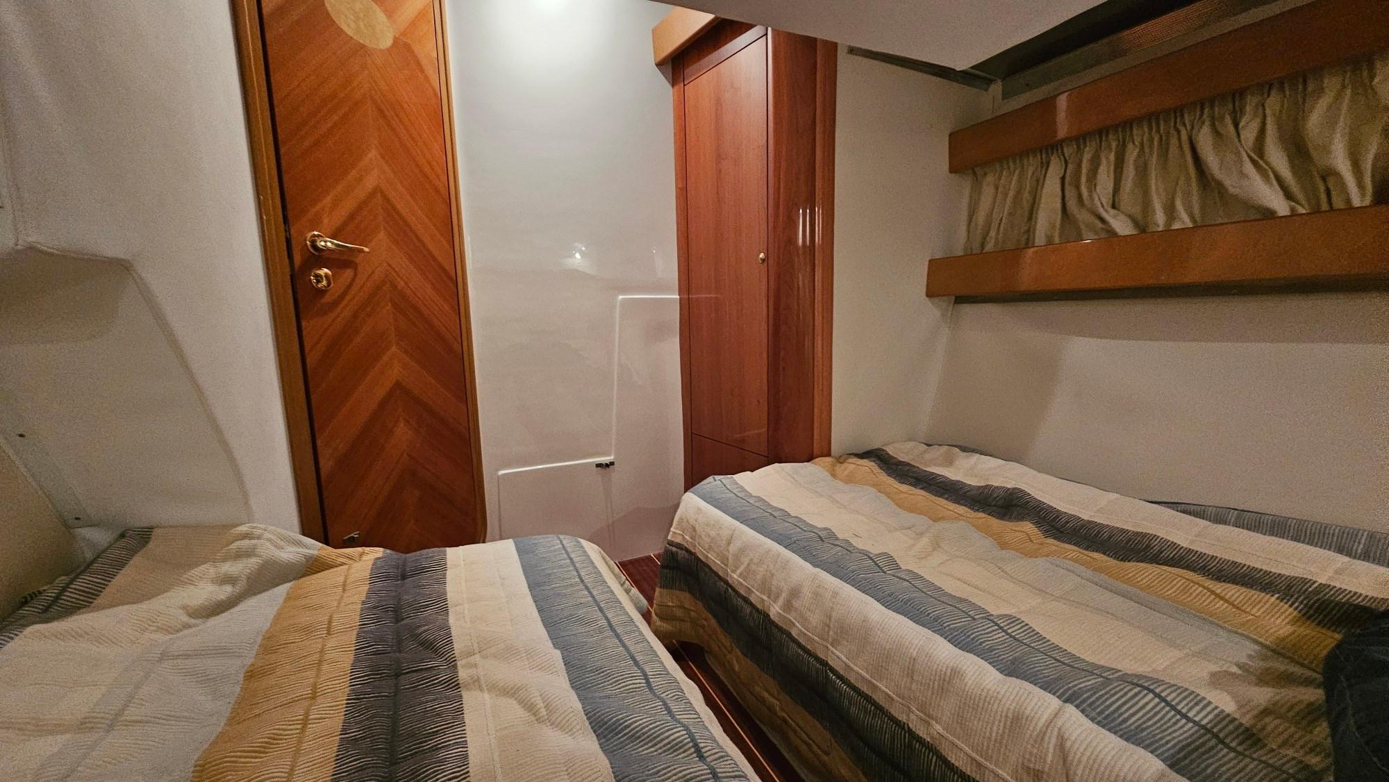 2004 Innovazione e Progetti Mira 44 Express Cruiser for sale - YachtWorld