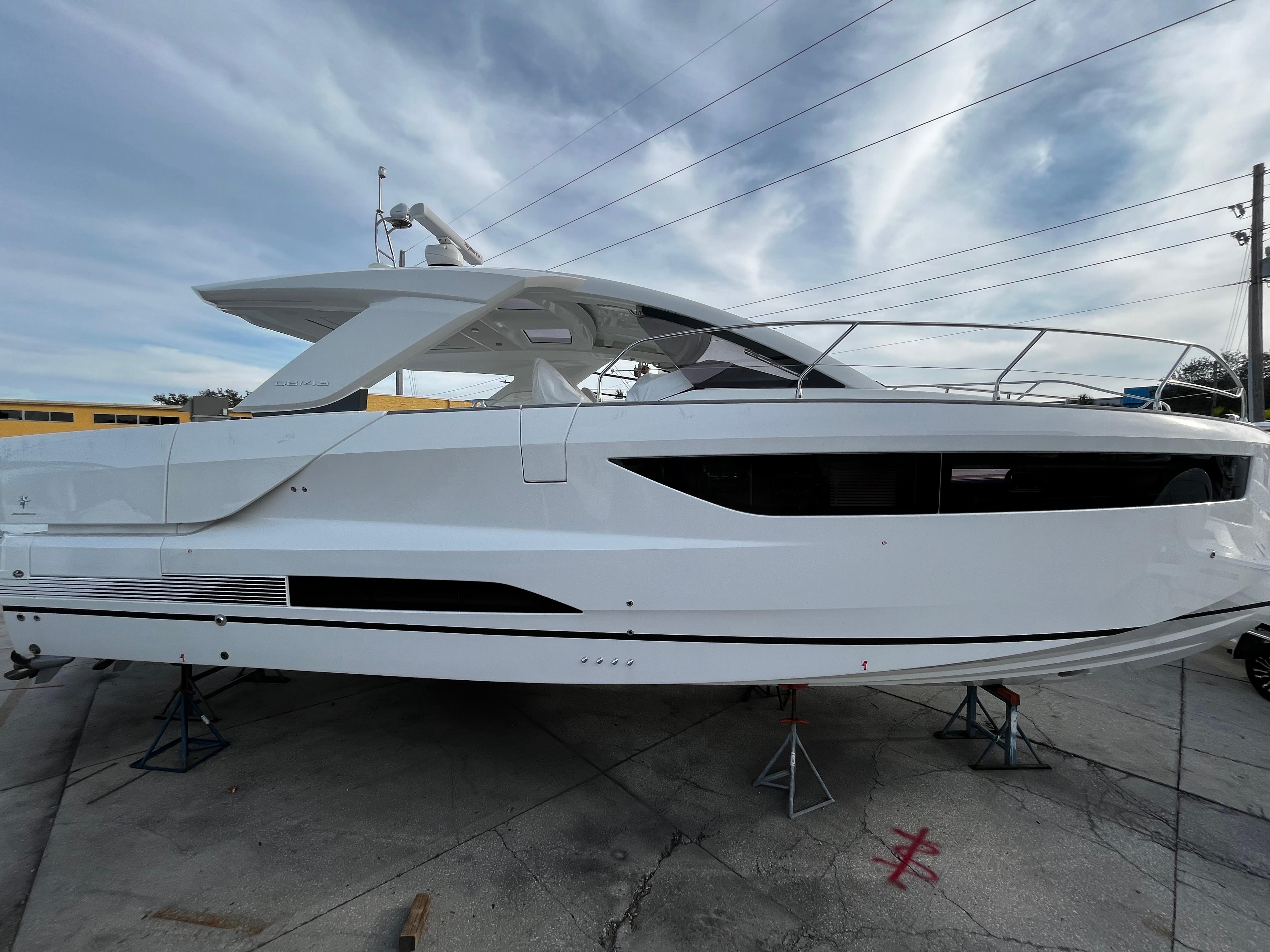 2024 Jeanneau DB/43 OB Express Cruiser for sale - YachtWorld