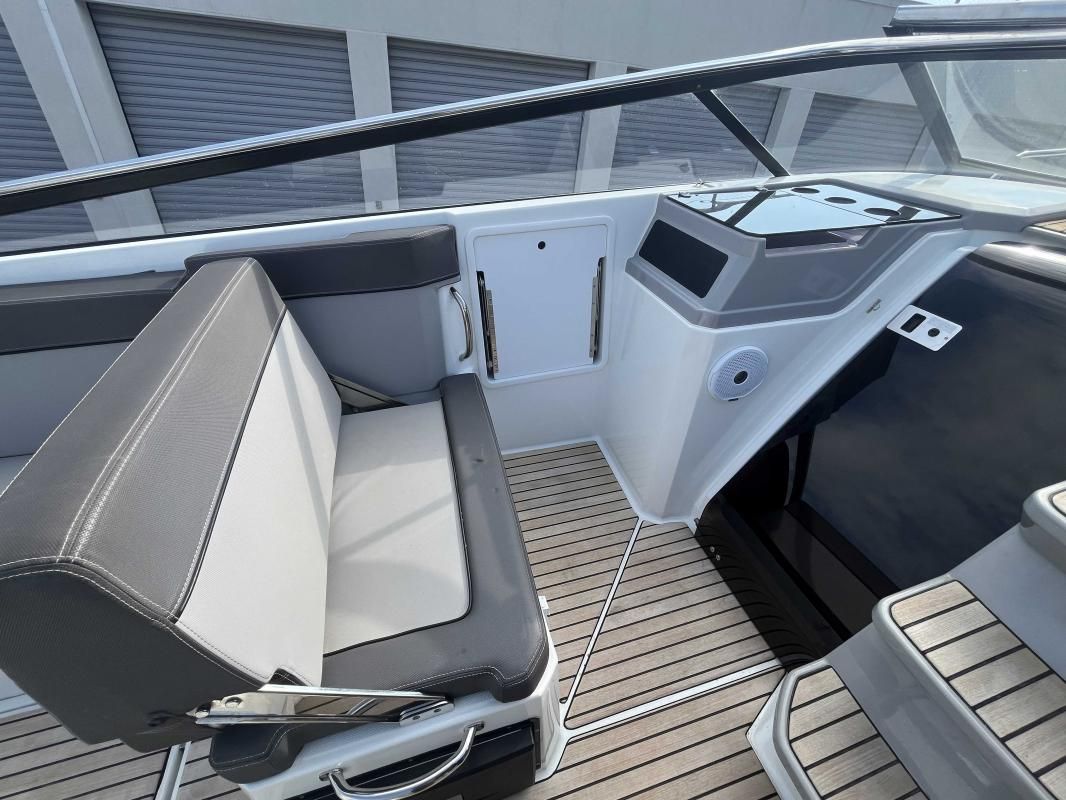 Jeanneau CAP CAMARAT 7.5 DC-2 | 2021 | 24ft - 83 - Var | Boatshop24