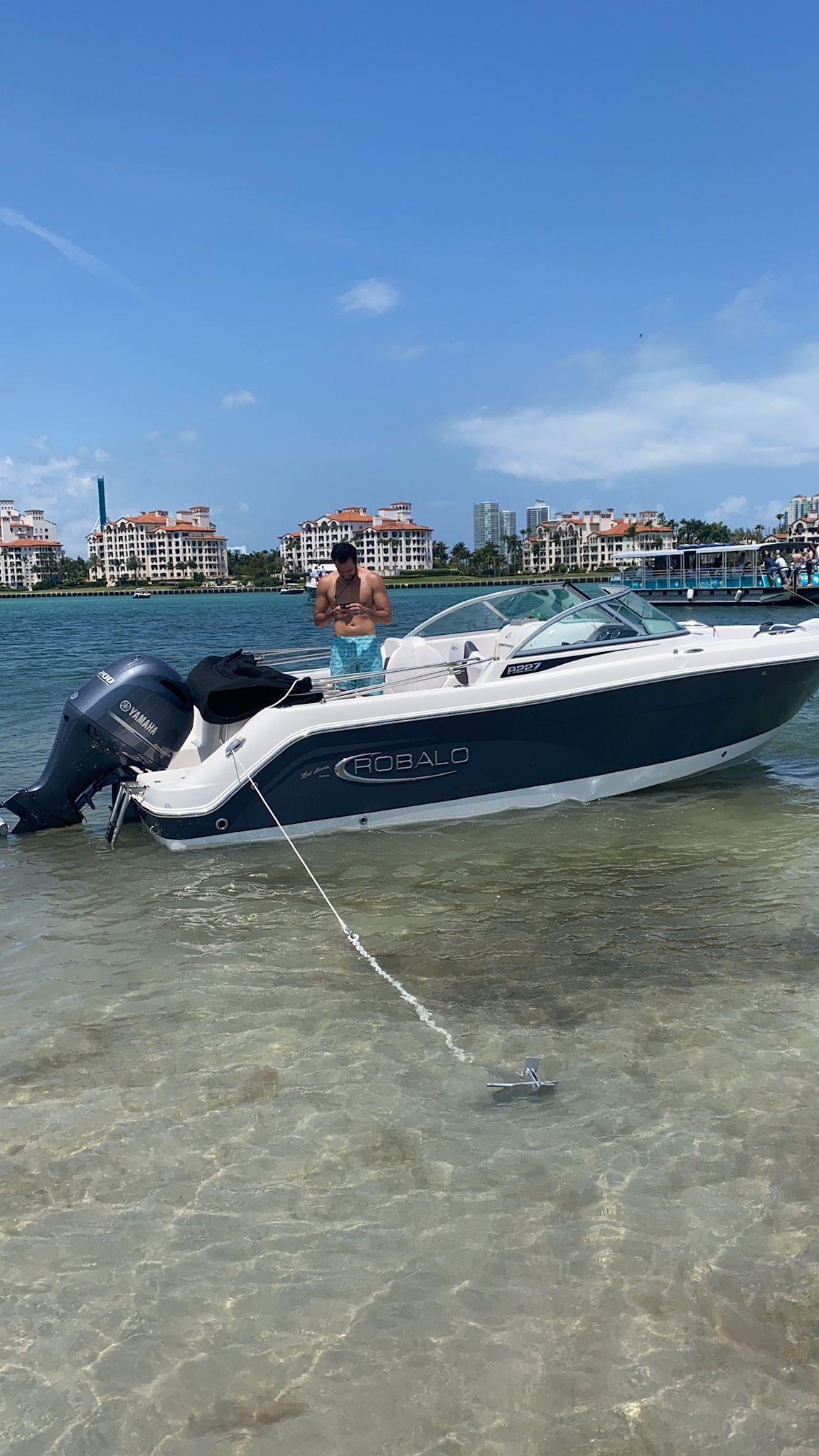 2021 Robalo R227 Dual Console Dual Console for sale - YachtWorld