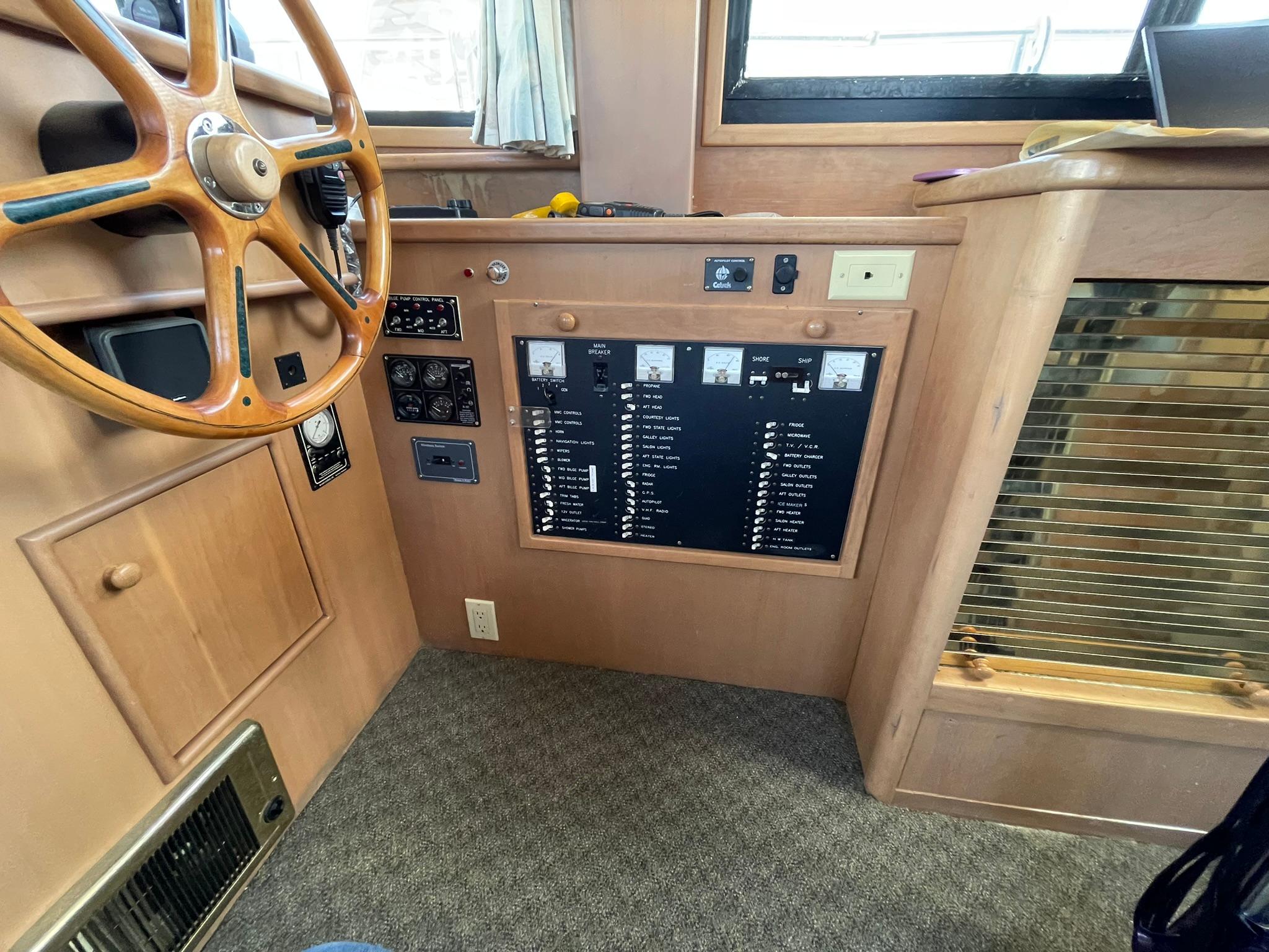 1994 Queenship Motor Yacht Flybridge for sale - YachtWorld