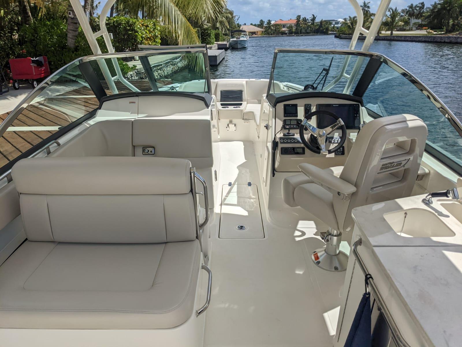 2020 Boston Whaler 270 Vantage Dual Console for sale - YachtWorld