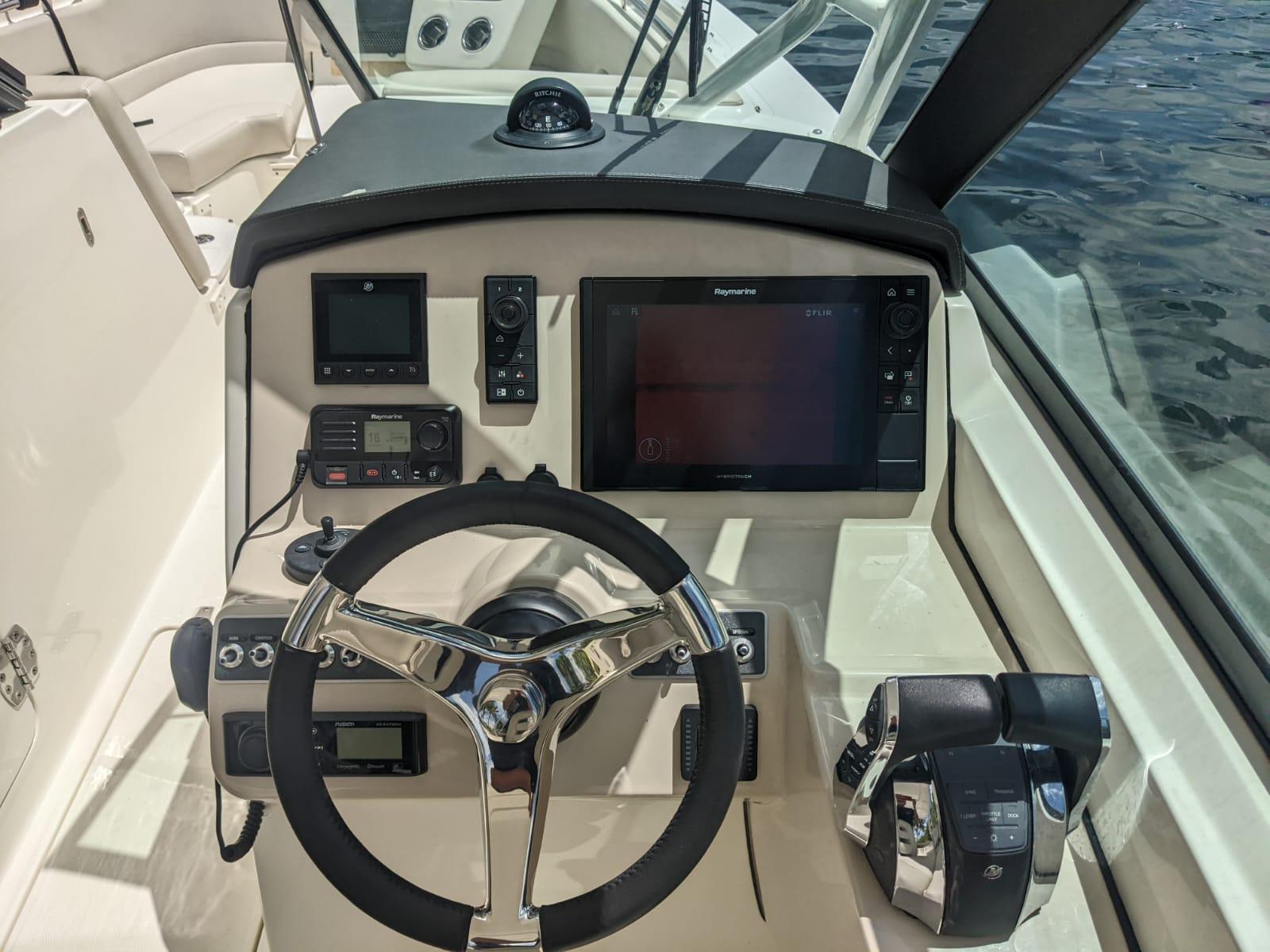 2020 Boston Whaler 270 Vantage Dual Console for sale - YachtWorld