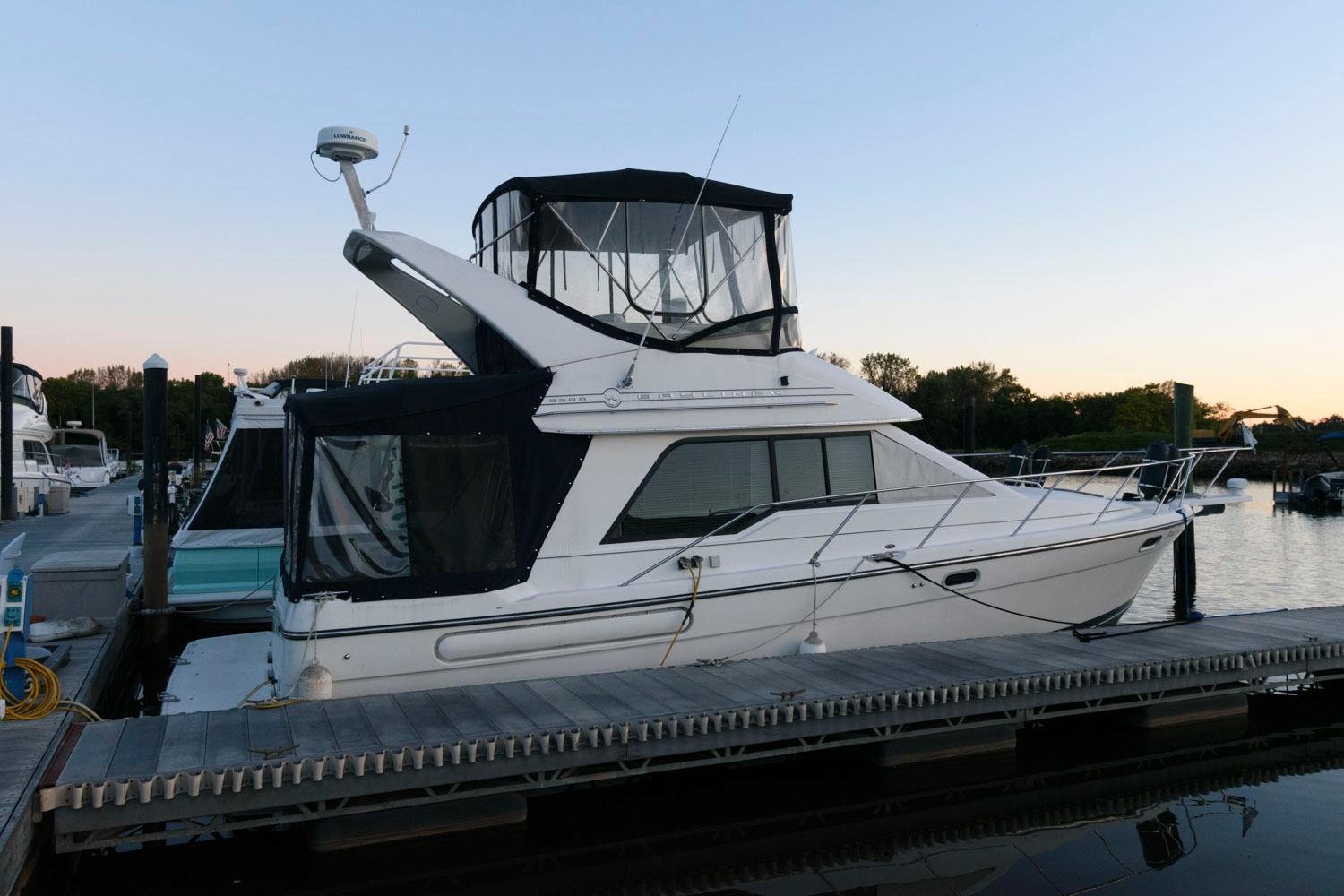 1999 Bayliner 3388 Command Bridge Motoryacht Bateaux flybridge à vendre ...