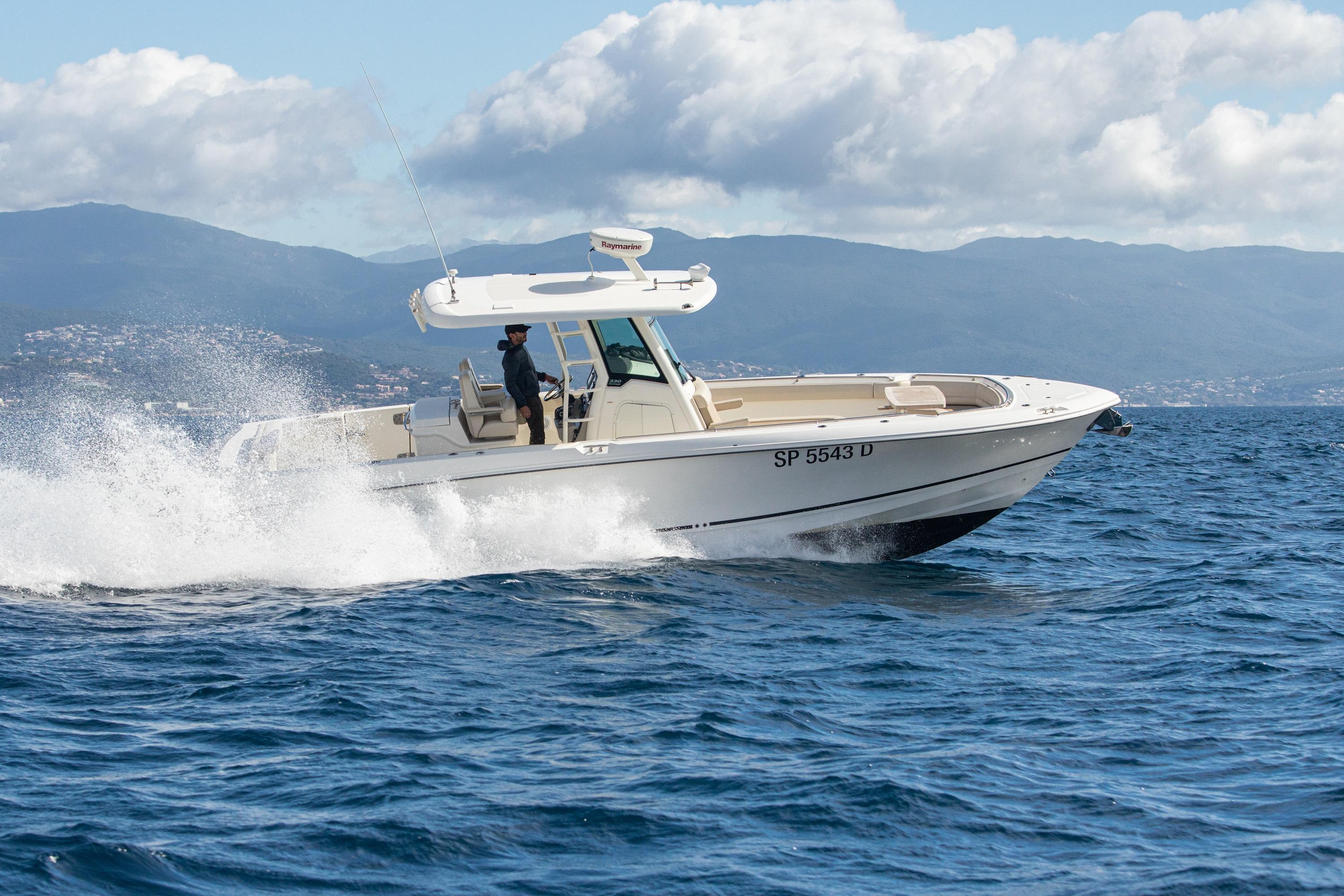 Used 2016 Boston Whaler 330 Outrage - 20 - Corse | TopBoats