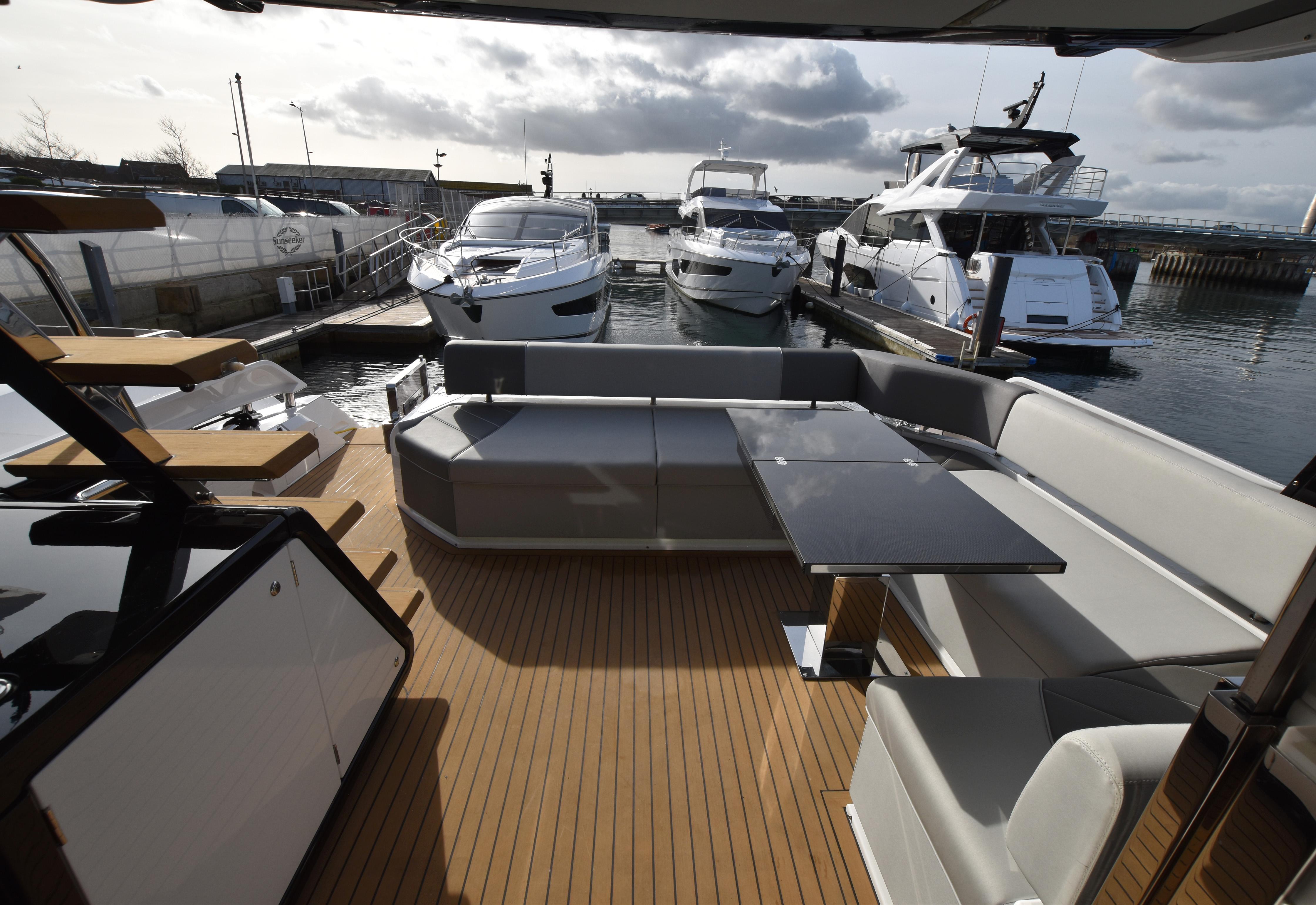 2022 Sunseeker 65 Sport Yacht Motoryachter til salgs- YachtWorld