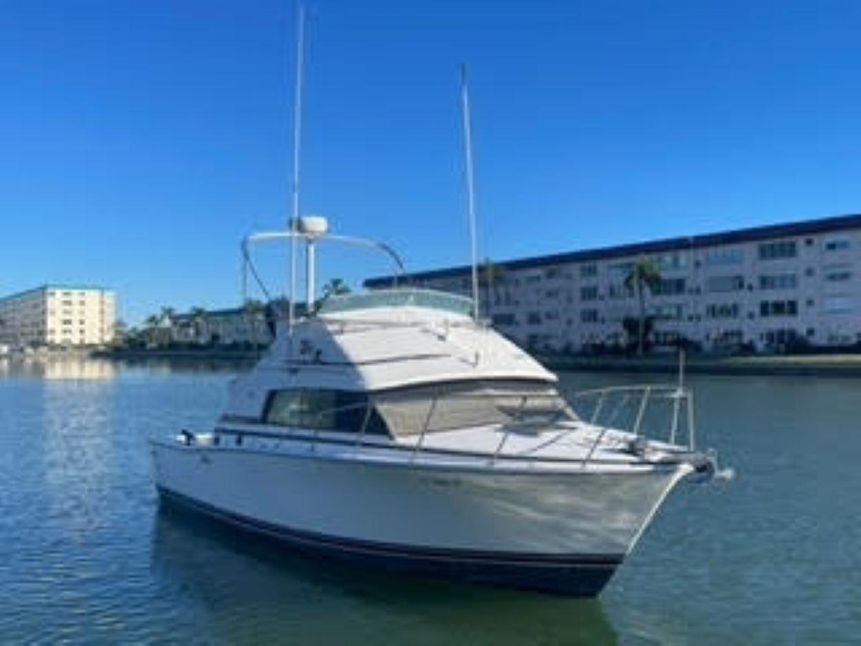 1988 Bertram 33 Flybridge Cruiser Bateaux flybridge à vendre - YachtWorld