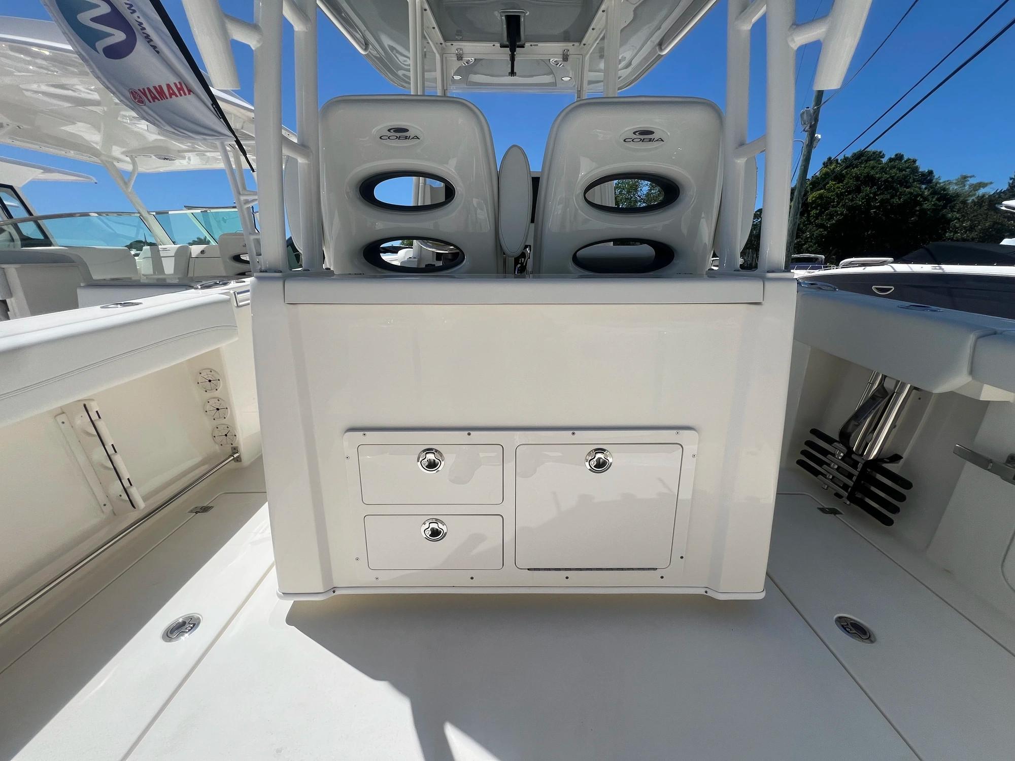 2024 Cobia 301 CC Senterkonsoller til salgs- YachtWorld