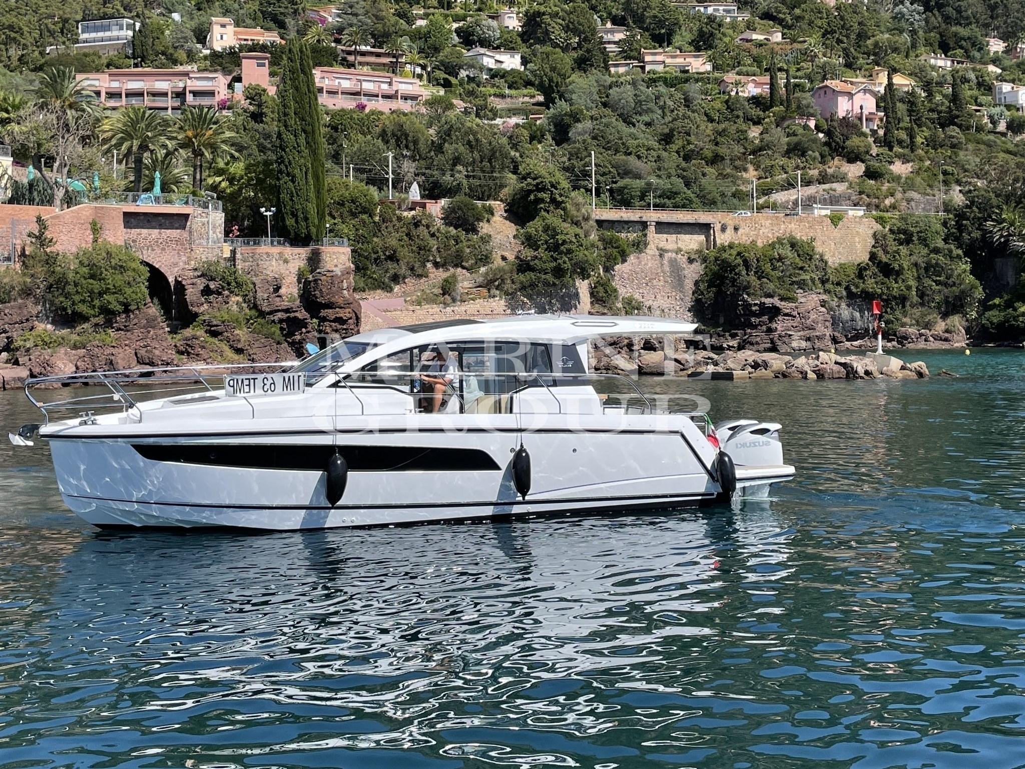 New 2021 Sealine C335V | YachtFocus