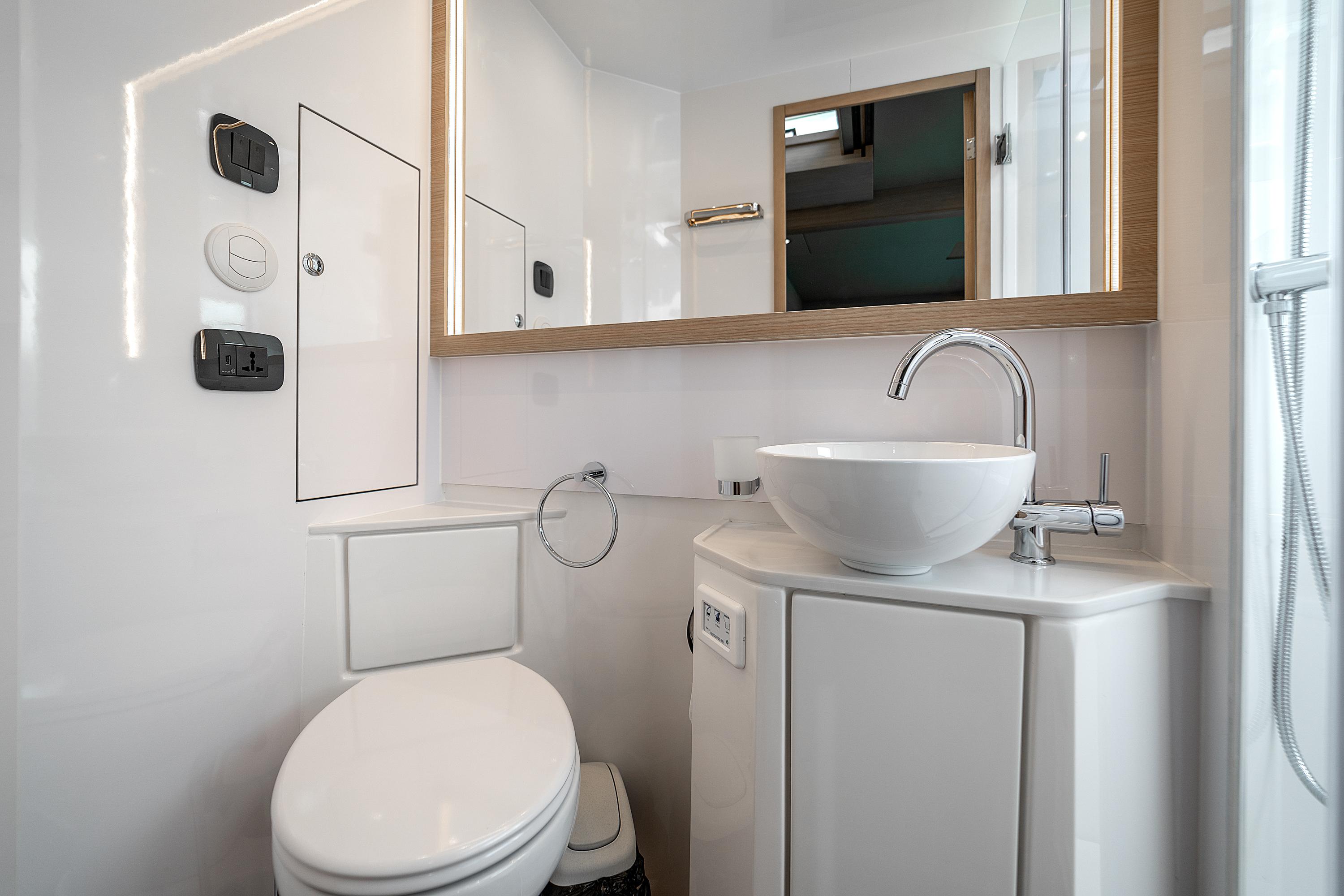 2022 Aquila 54 Power Catamaran for sale - YachtWorld