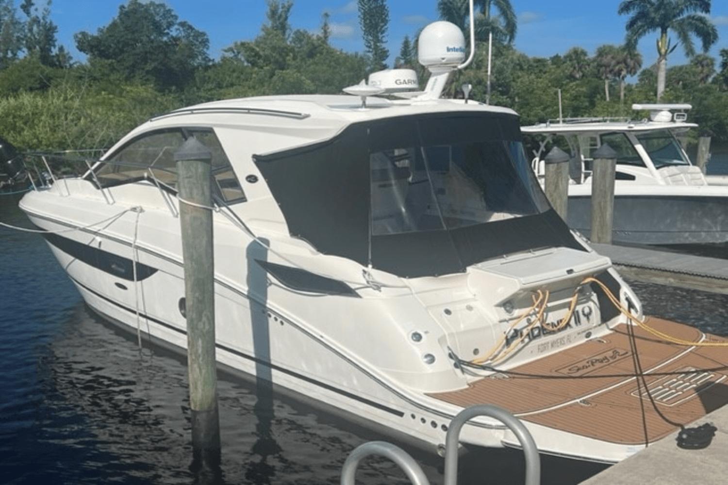 2017 Sea Ray Sundancer 350 Coupe Sports Cruiser for sale - YachtWorld