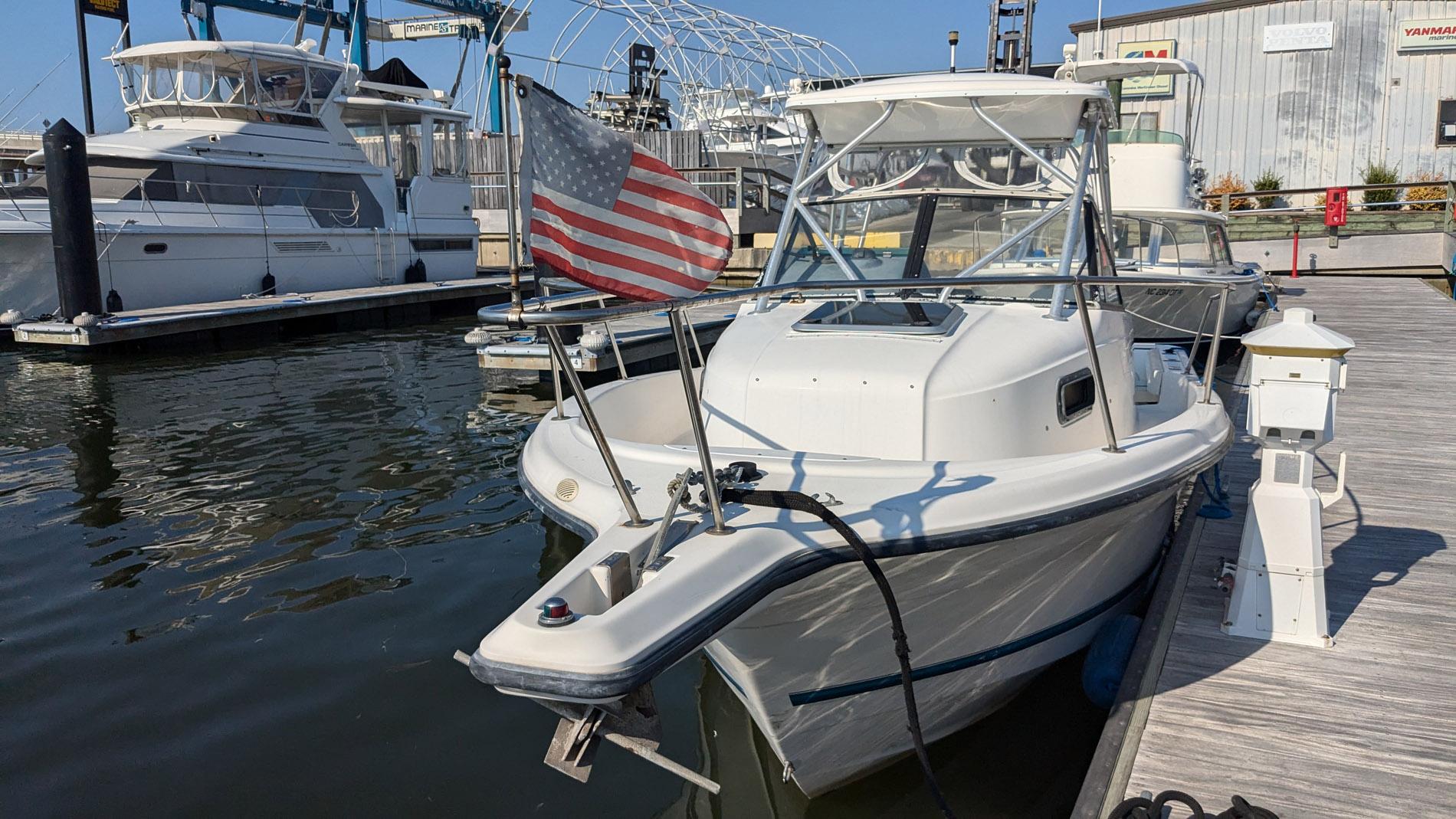 Used Bayliner Trophy 2352 Walkaround in North Carolina - iNautia