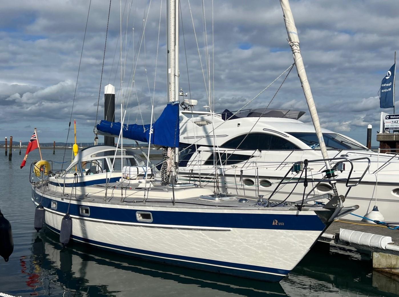 1985 Hallberg-Rassy 352 Cruiser for sale - YachtWorld