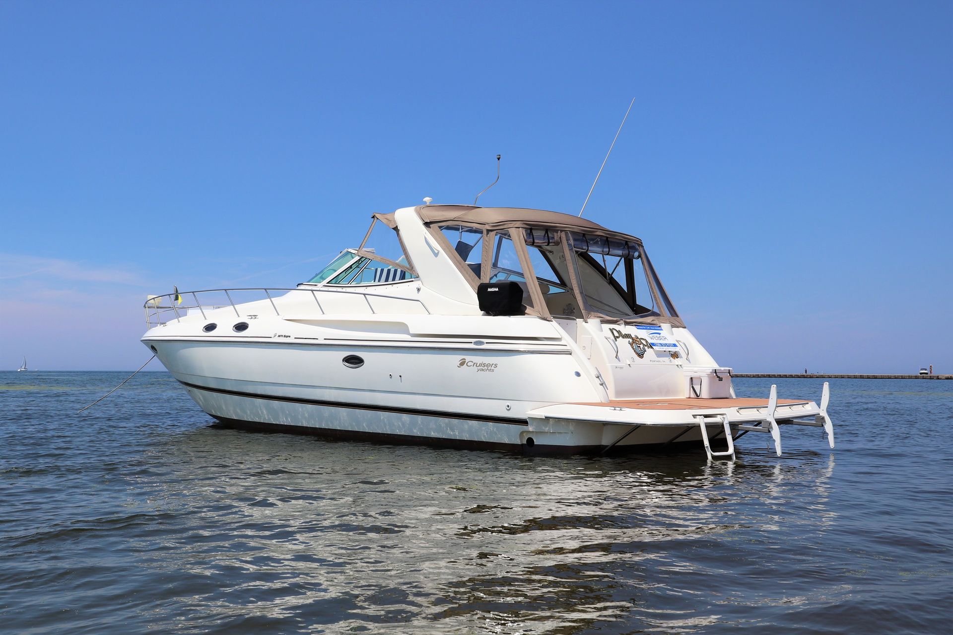 2000 Cruisers Yachts 3870 Express - Weber Yachts