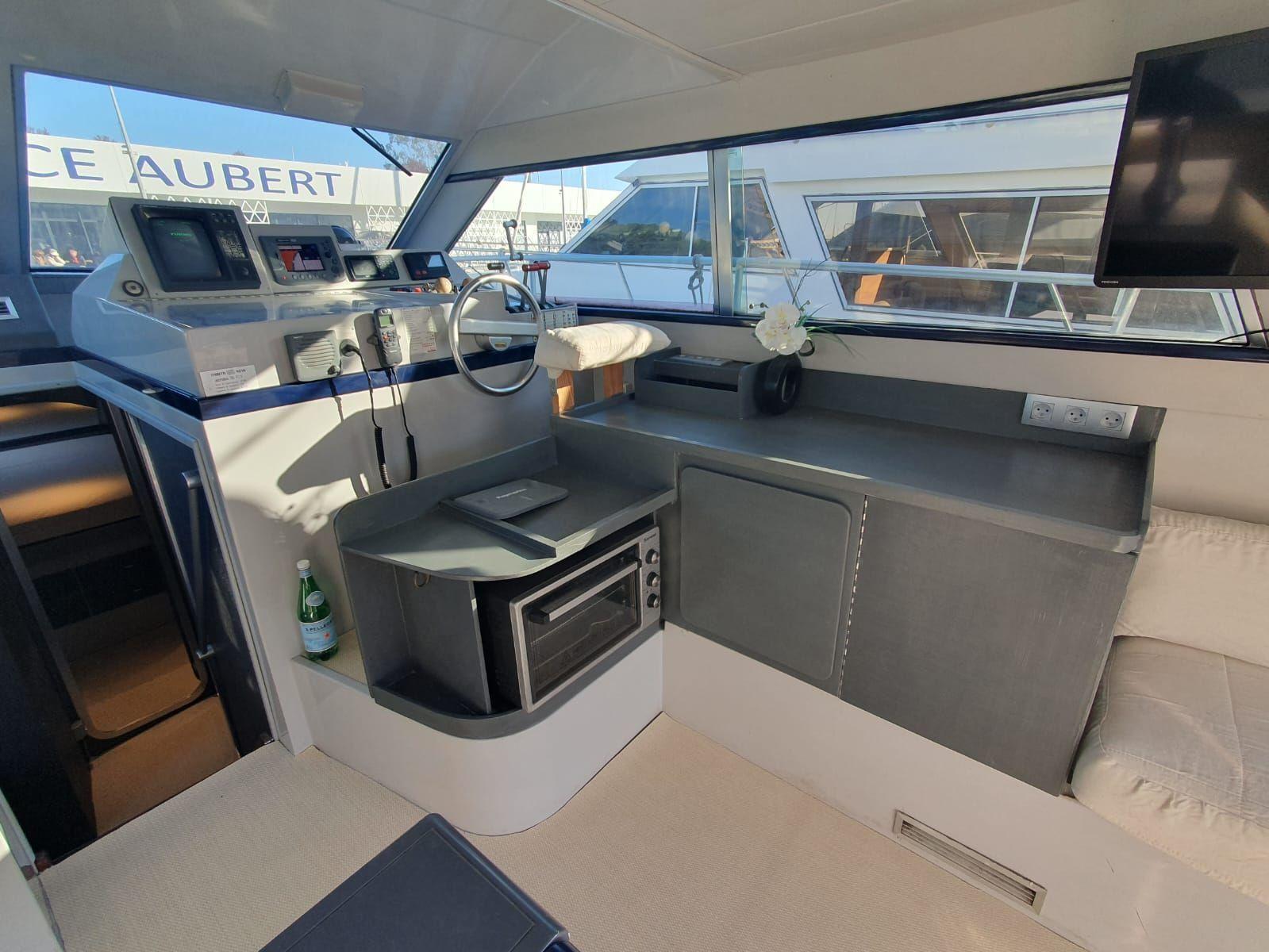 1990 Ferretti Yachts 36 Fly Sportboot Kaufen - YachtWorld