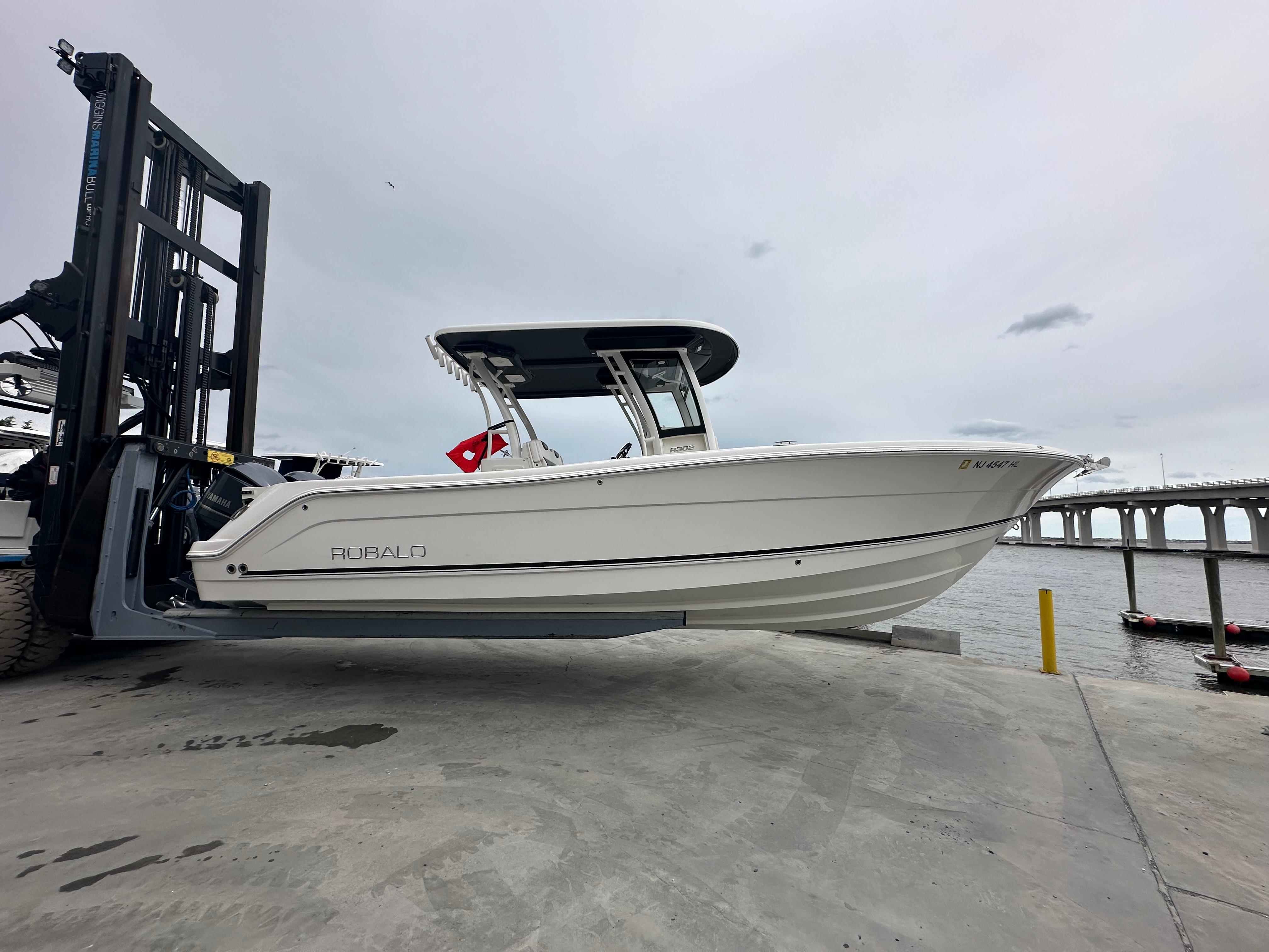 2018 Robalo R302 Center Console for sale - YachtWorld