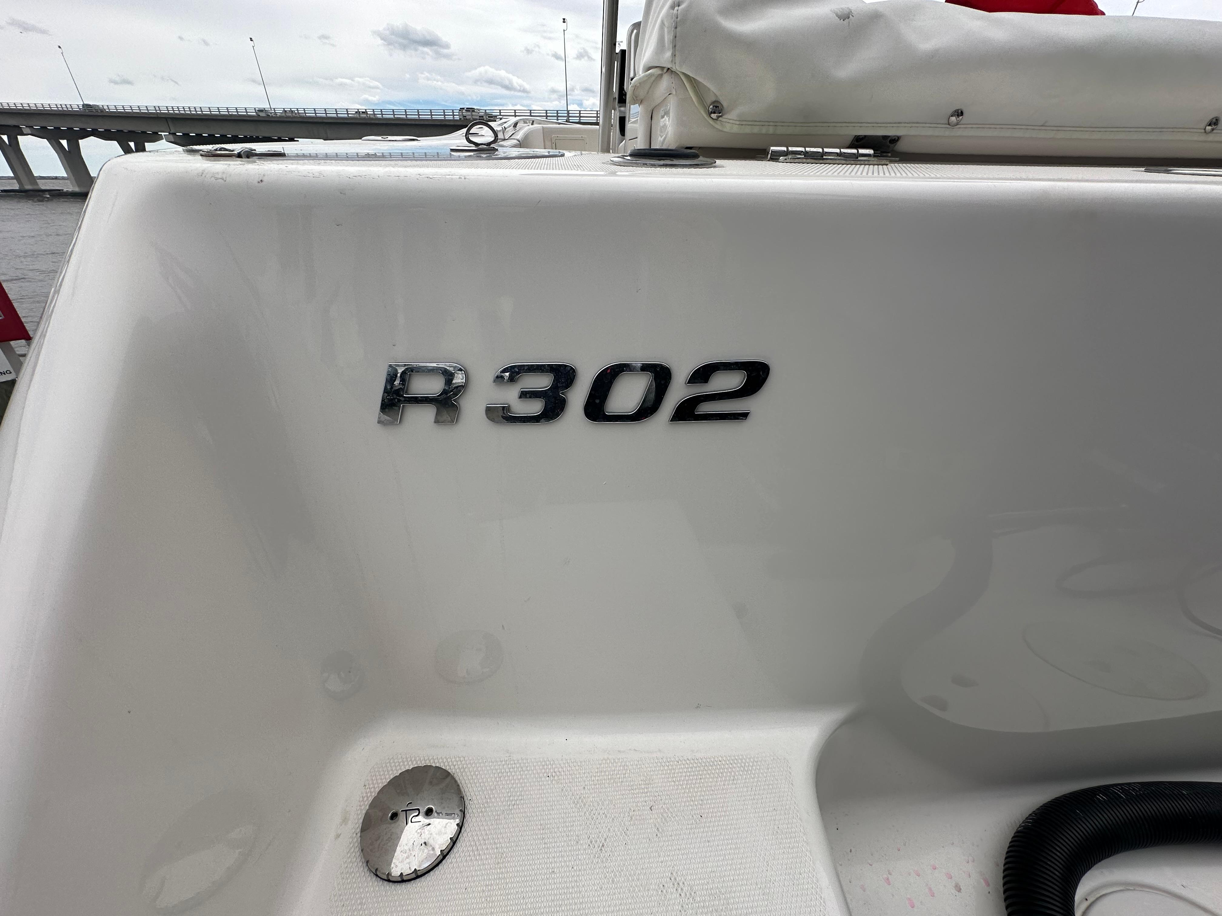 2018 Robalo R302 Center Console for sale - YachtWorld