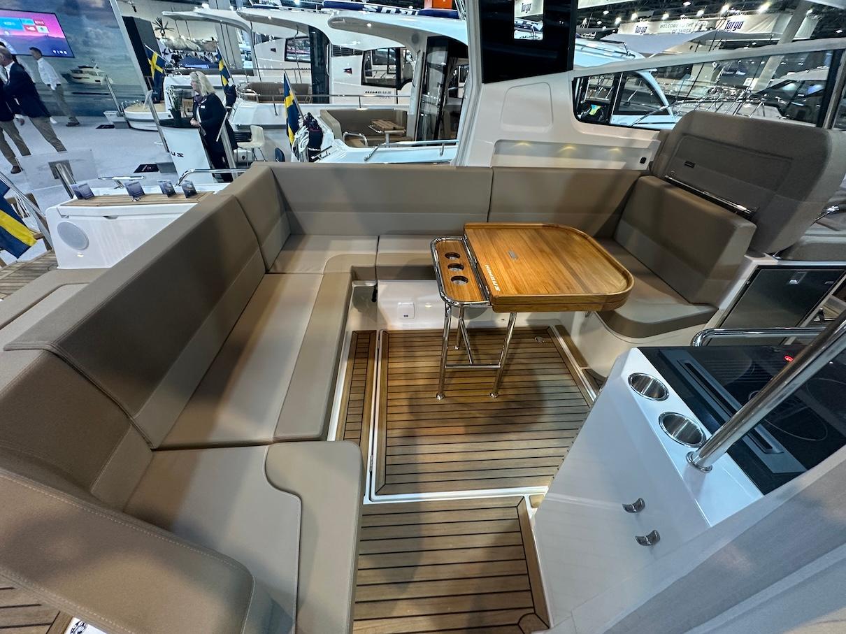 2024 Nimbus W11 Motorcruiser Kaufen - YachtWorld