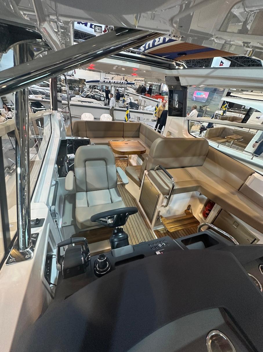 2024 Nimbus W11 Motorcruiser Kaufen - YachtWorld