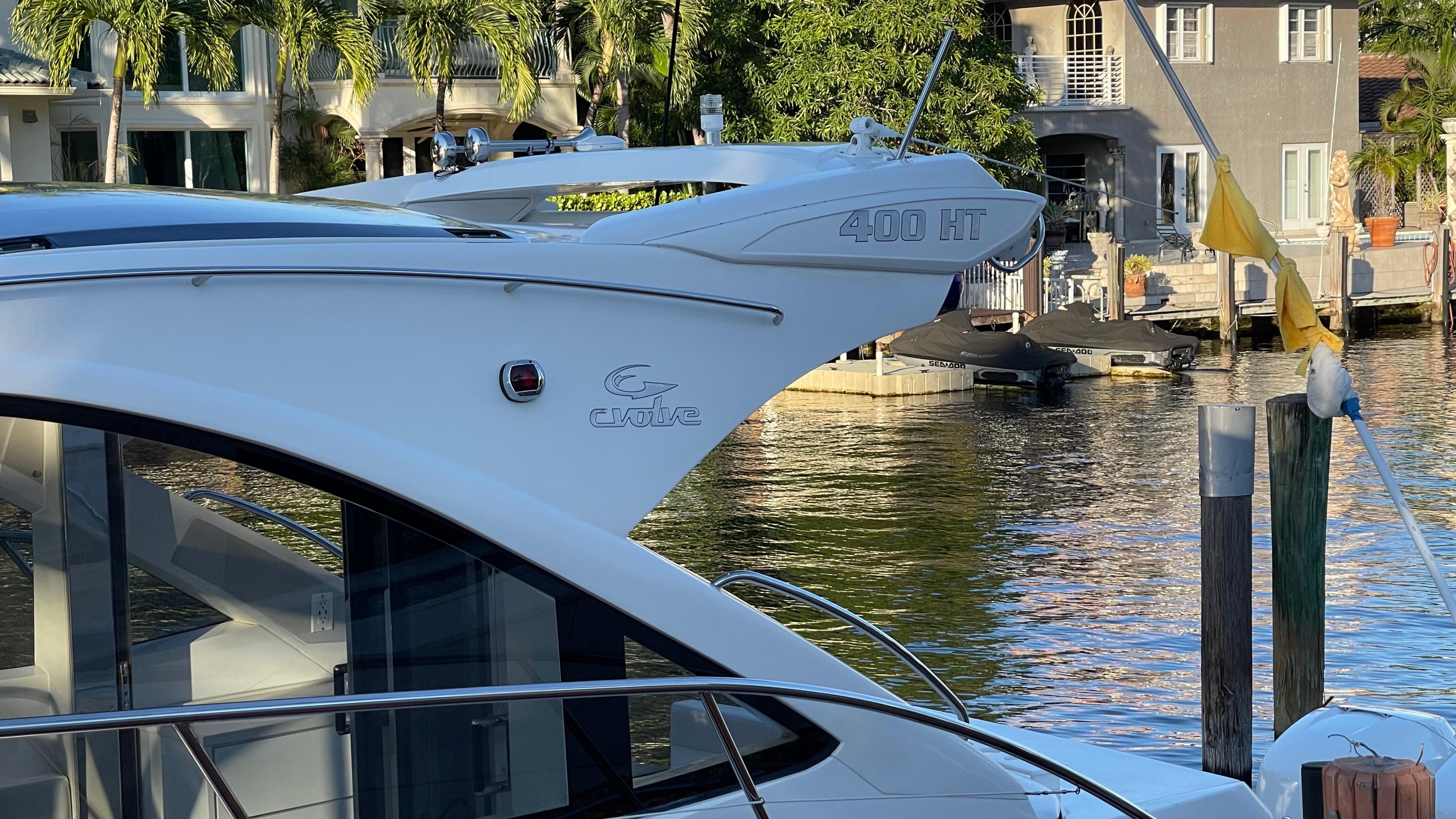 2021 Evolve 400HT Express Cruiser for sale - YachtWorld