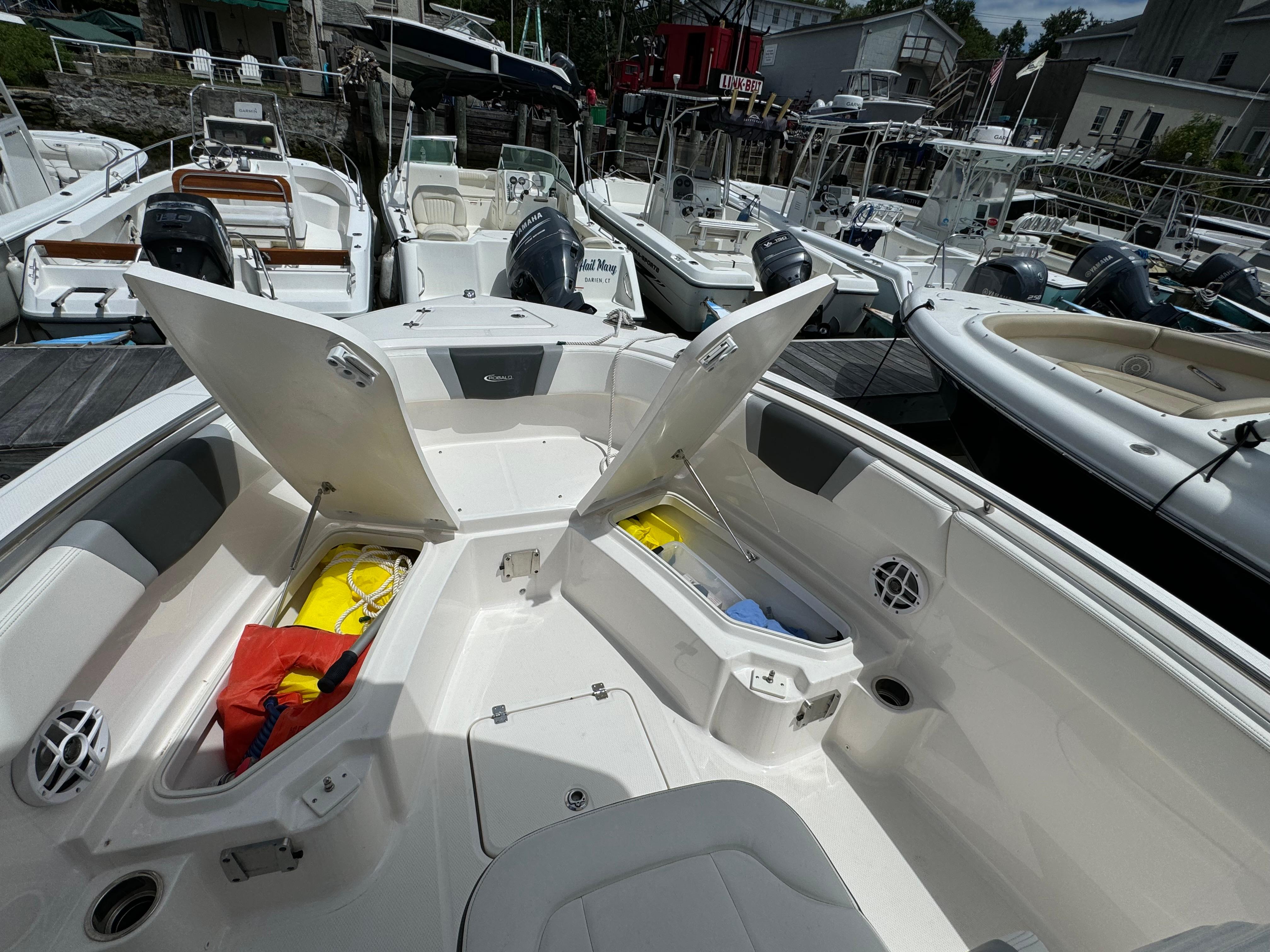 2023 Robalo R230 Center Console Center Console for sale - YachtWorld