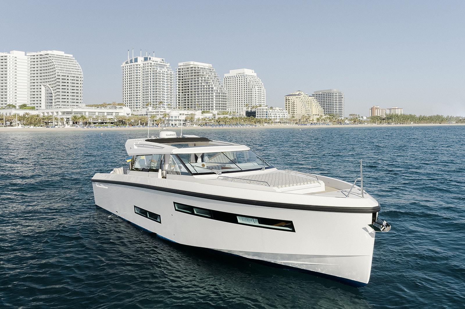 2025 Delta Powerboats 48 Coupe Cruceros exprés en venta - YachtWorld