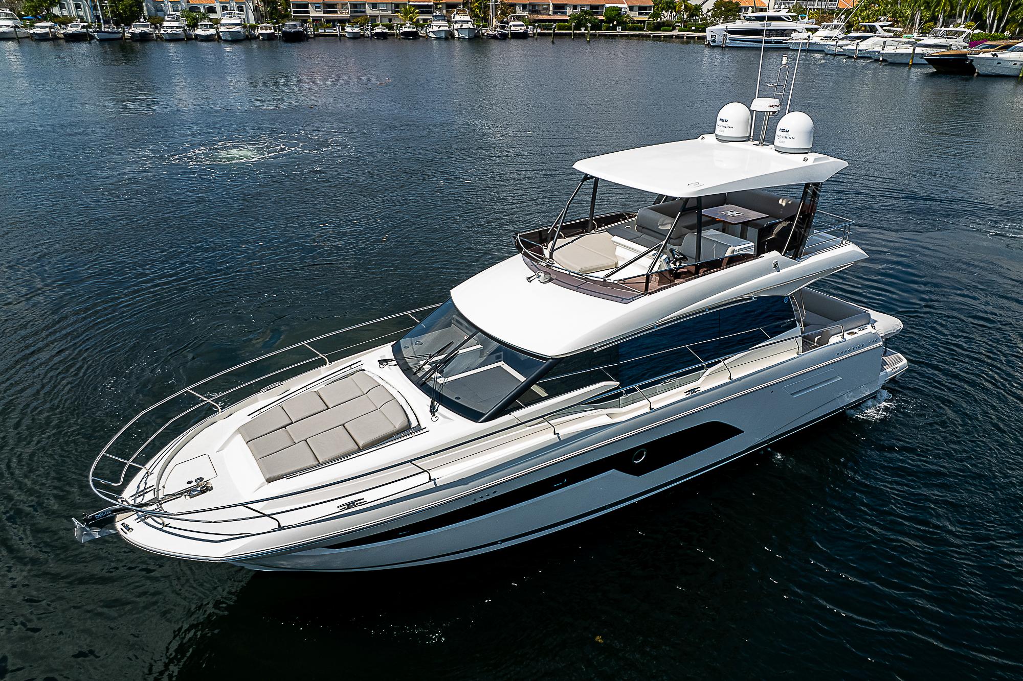 2022 Prestige 520 Fly Flybridge for sale - YachtWorld