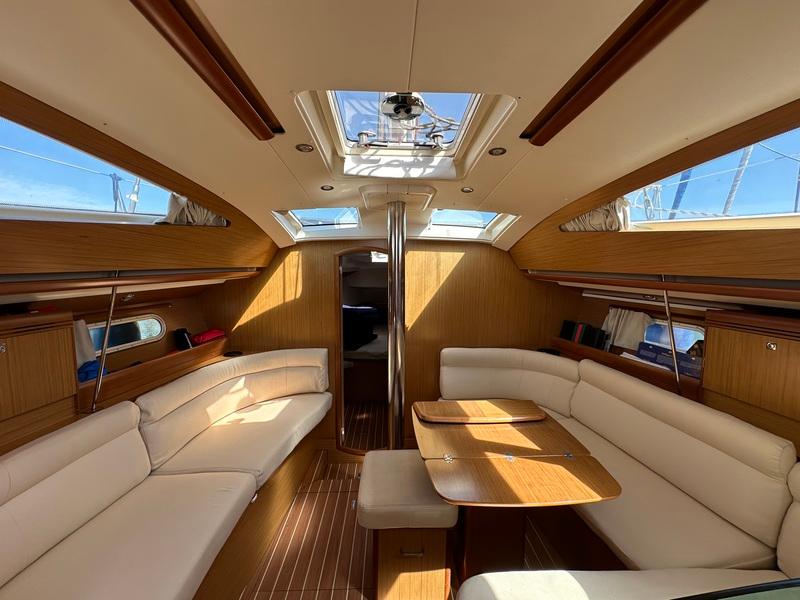 2007 Jeanneau 42 Motorcruiser Kaufen - YachtWorld