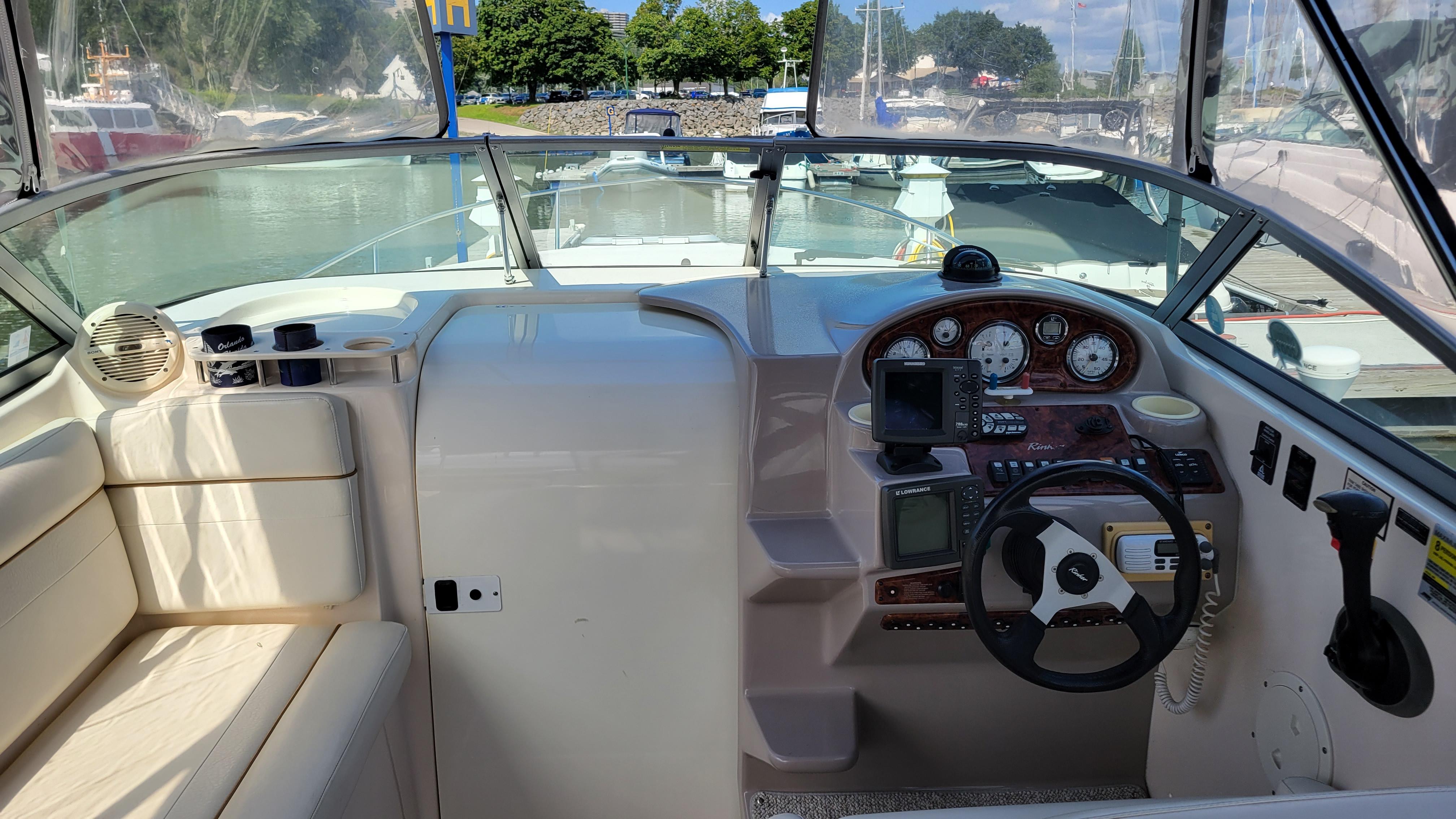 2004 Rinker Fiesta Vee 250 Express Cruiser for sale - YachtWorld