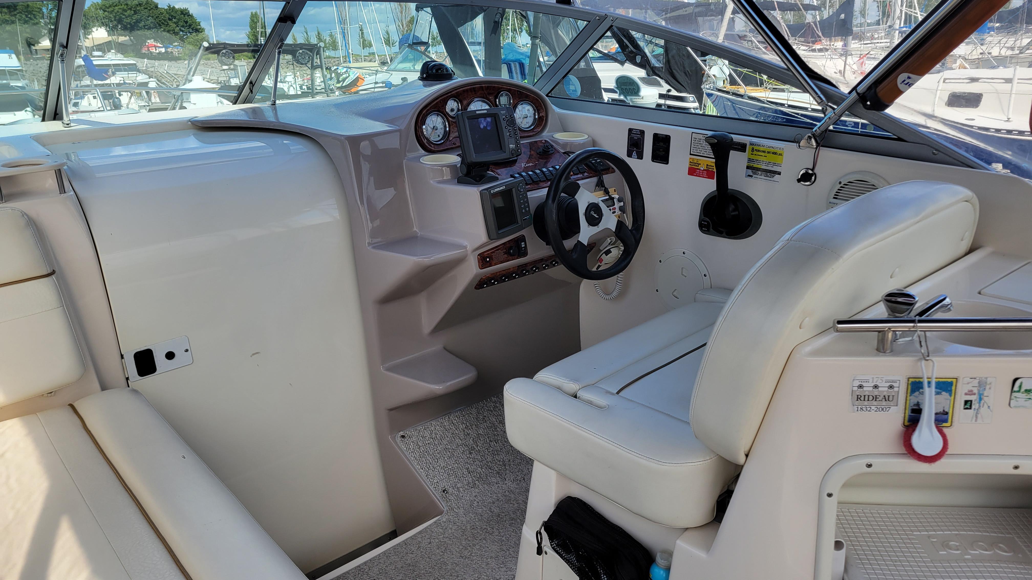 2004 Rinker Fiesta Vee 250 Express Cruiser for sale - YachtWorld