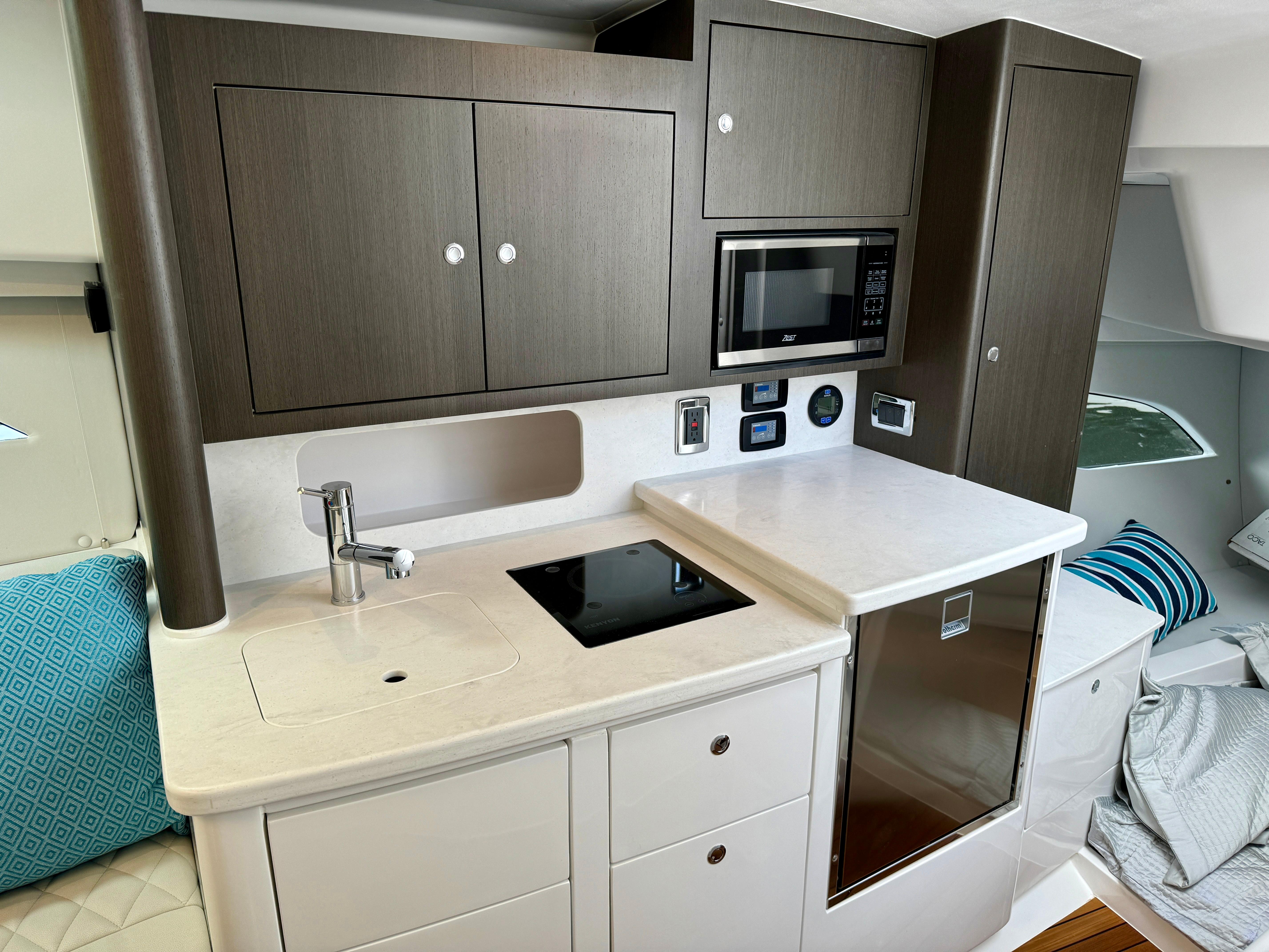 2025 Intrepid 41 Valor Cuddy Cabin for sale - YachtWorld