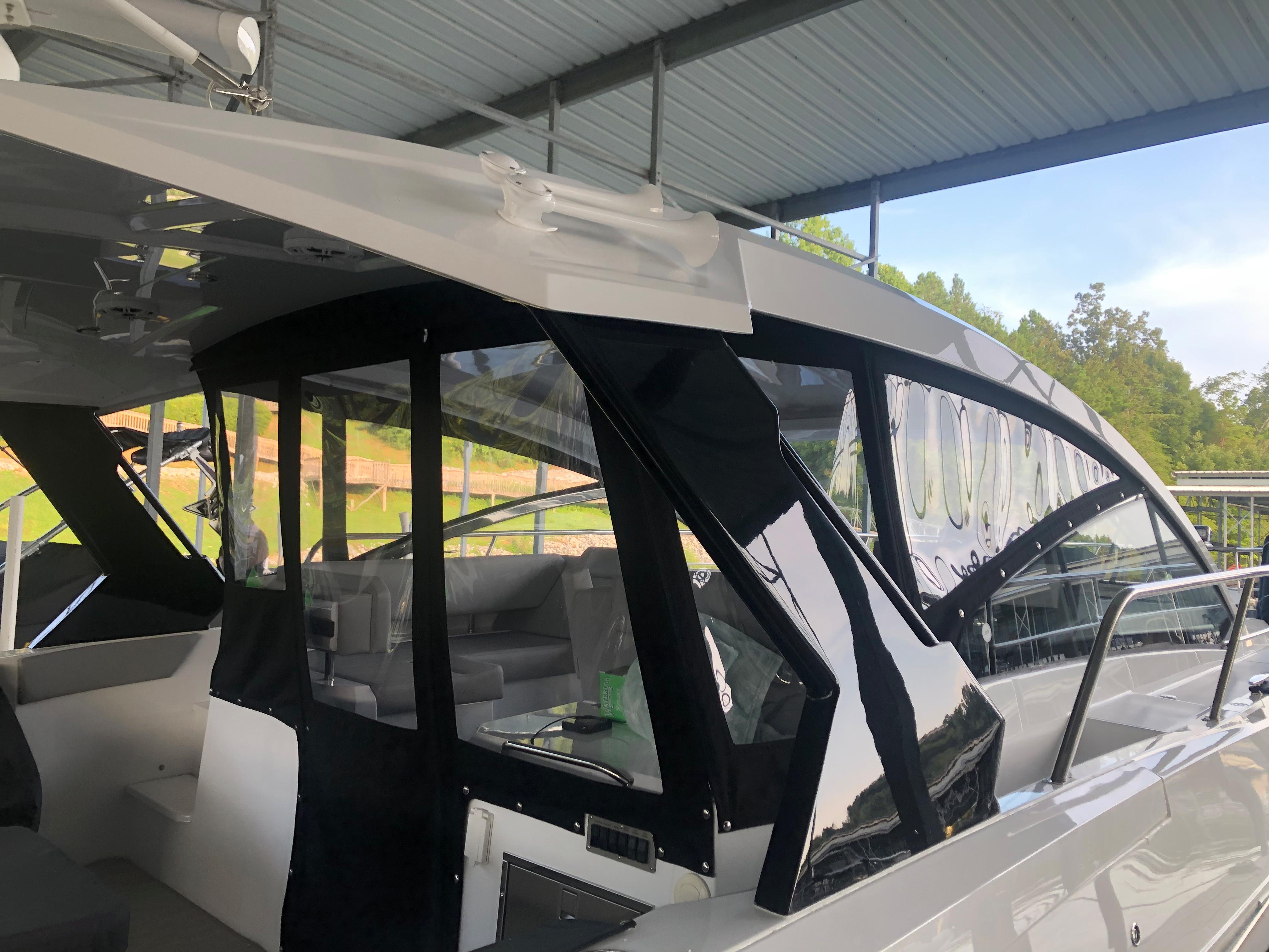 2022 Cruisers Yachts 390 Express Coupe Express Cruiser for sale ...